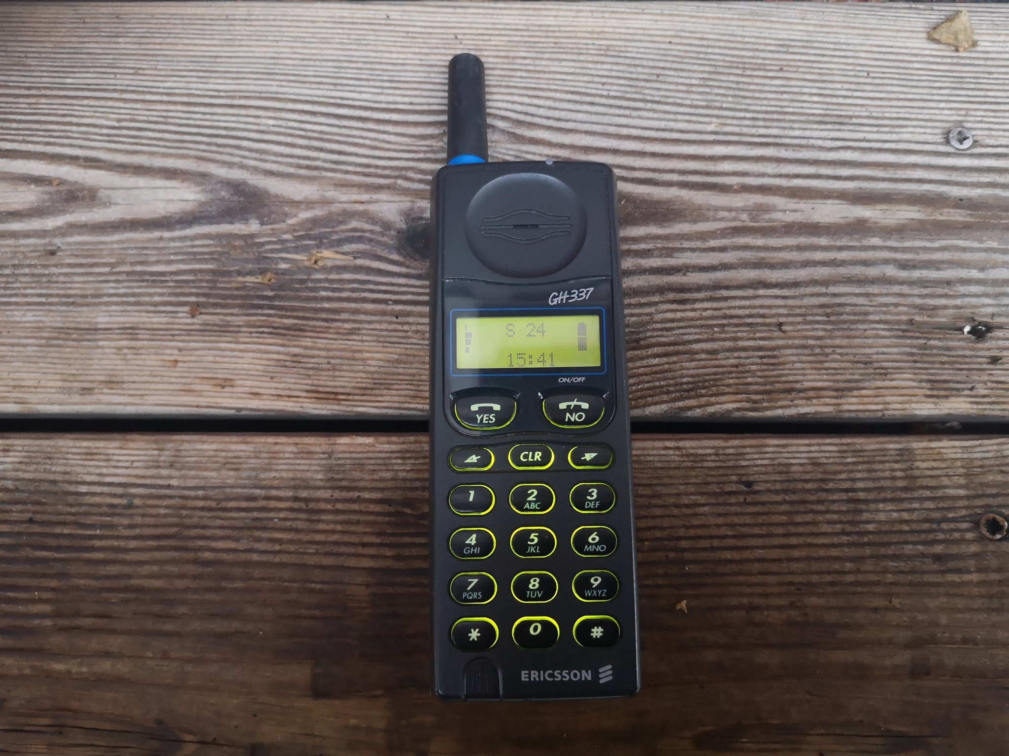 Se produkter som liknar Ericsson GH337 ”GSM Handheld”.. på Tradera ...
