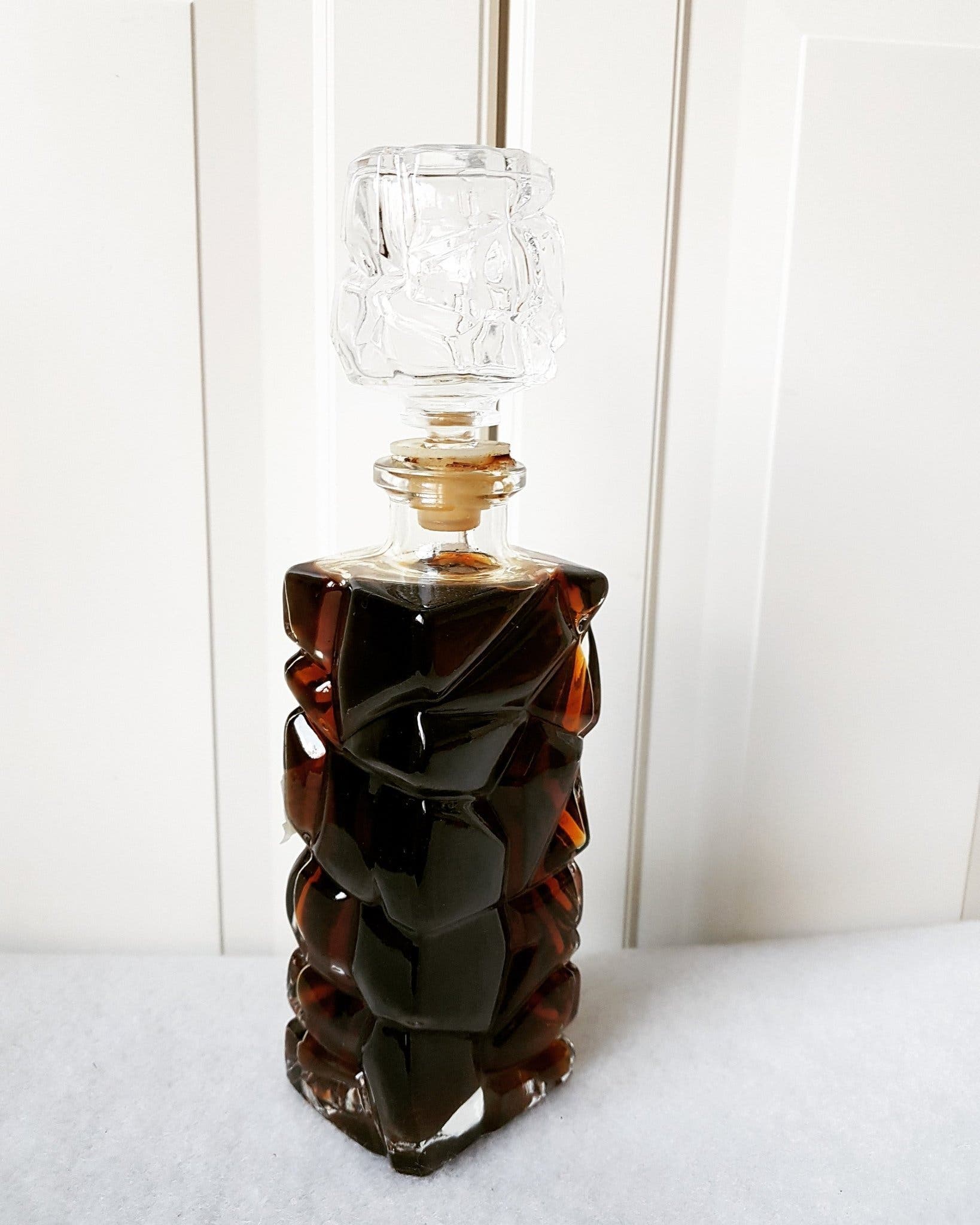 Vintage karaff, med texturerat glas, hög glasko.. | Köp på Tradera ...
