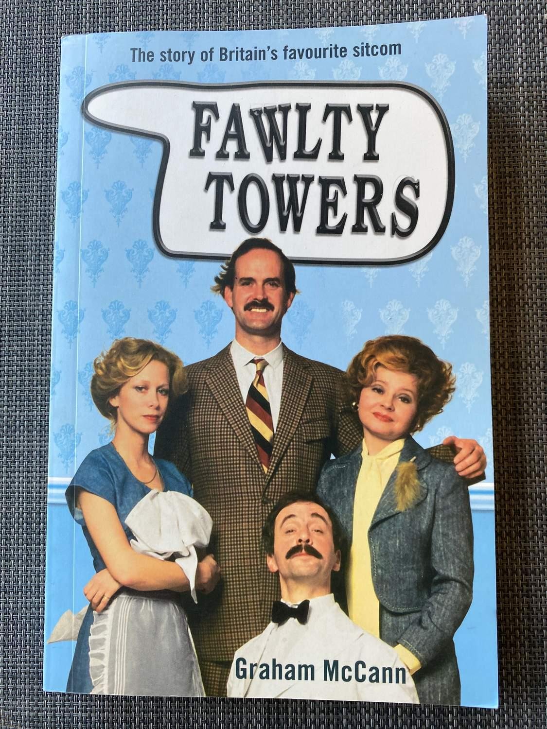 Graham McCann - Fawlty Towers | Köp från LindesFynd på Tradera (627732375)