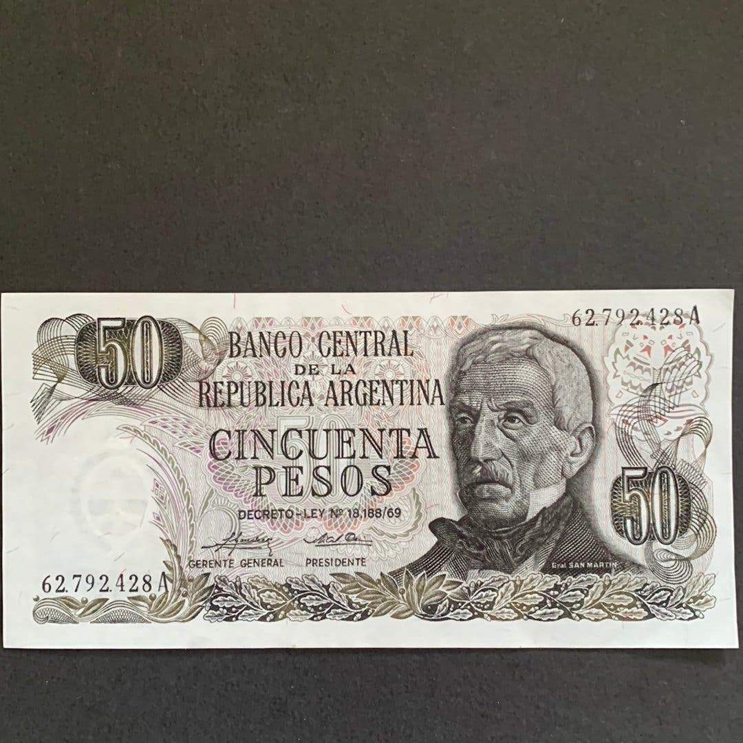 Se produkter som liknar Argentina 50 Pesos Sedel 1975 på Tradera ...