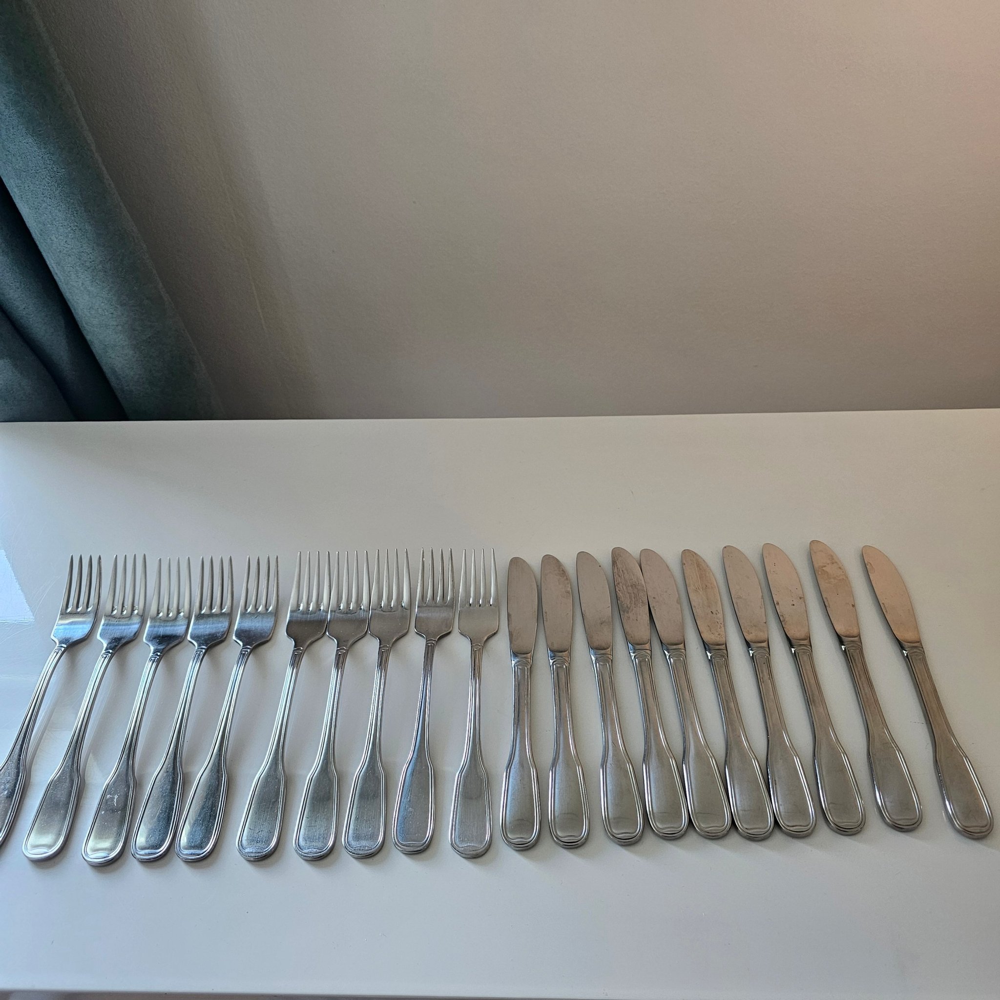 Se produkter som liknar Attaché * Gense * 20 delar * .. på Tradera ...