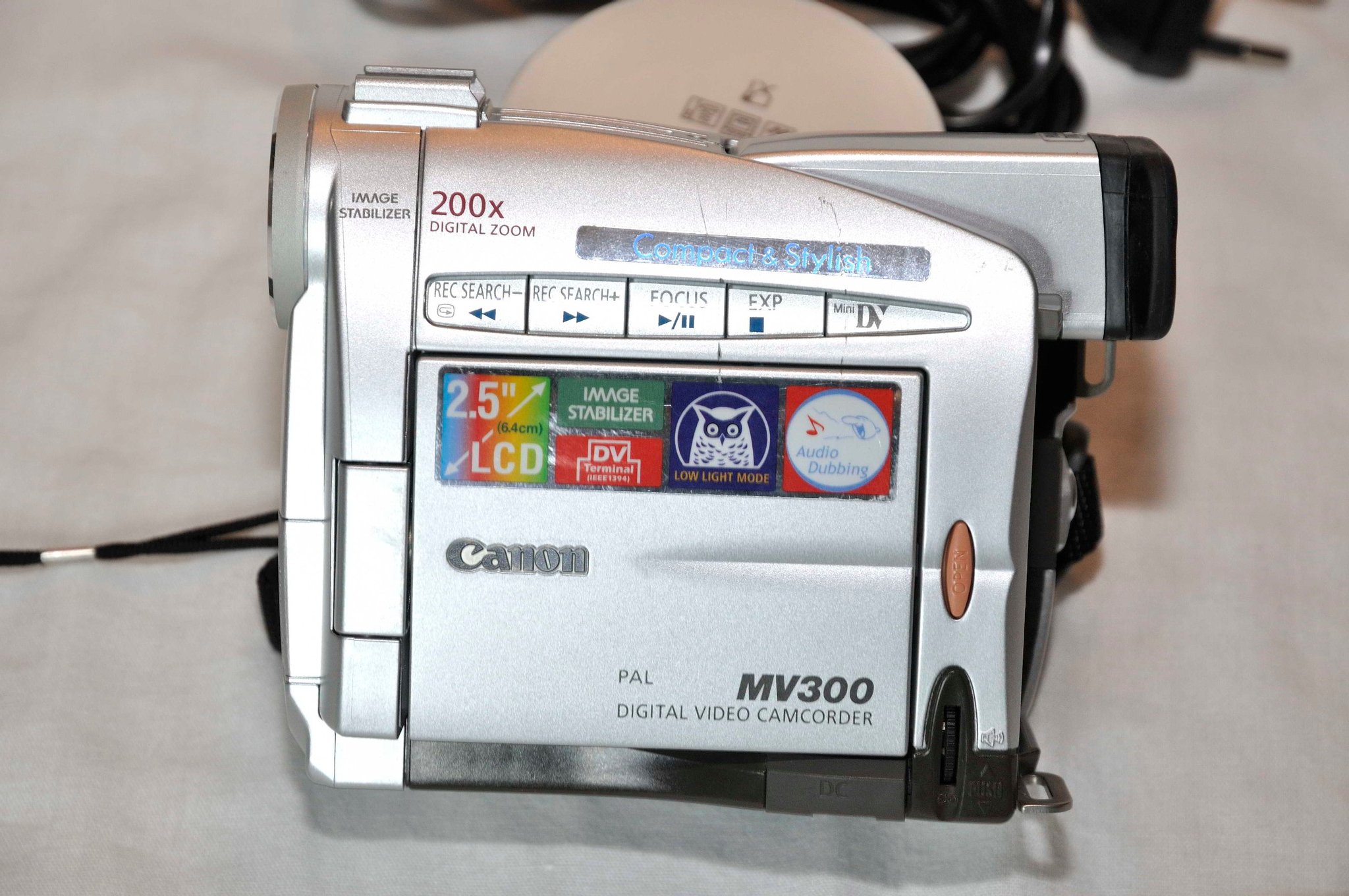 Se produkter som liknar Canon MV300 Mini DV Pal Digit.. på Tradera ...