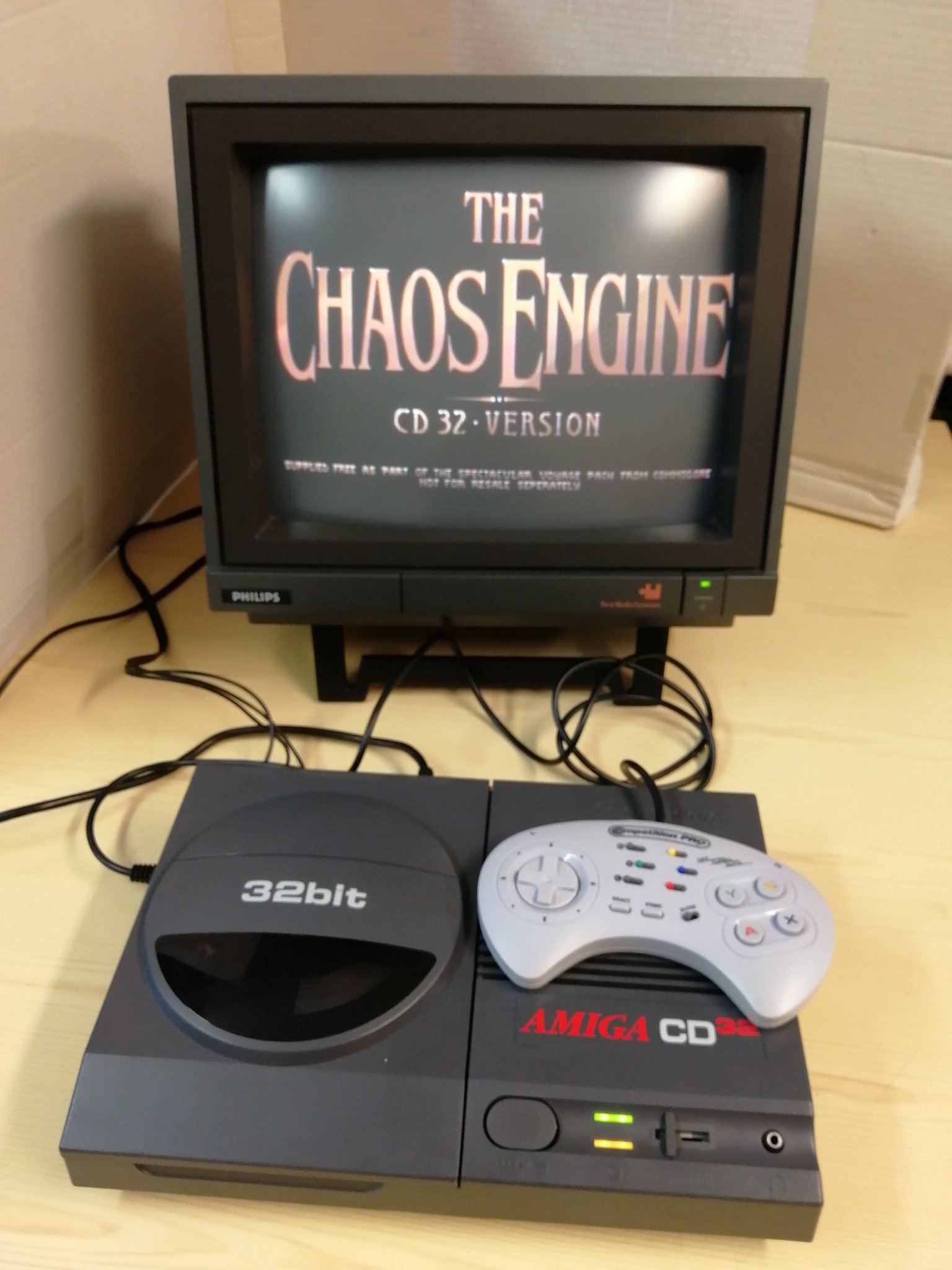 Commodore Amiga CD32 paket (409365776) ᐈ Köp på Tradera