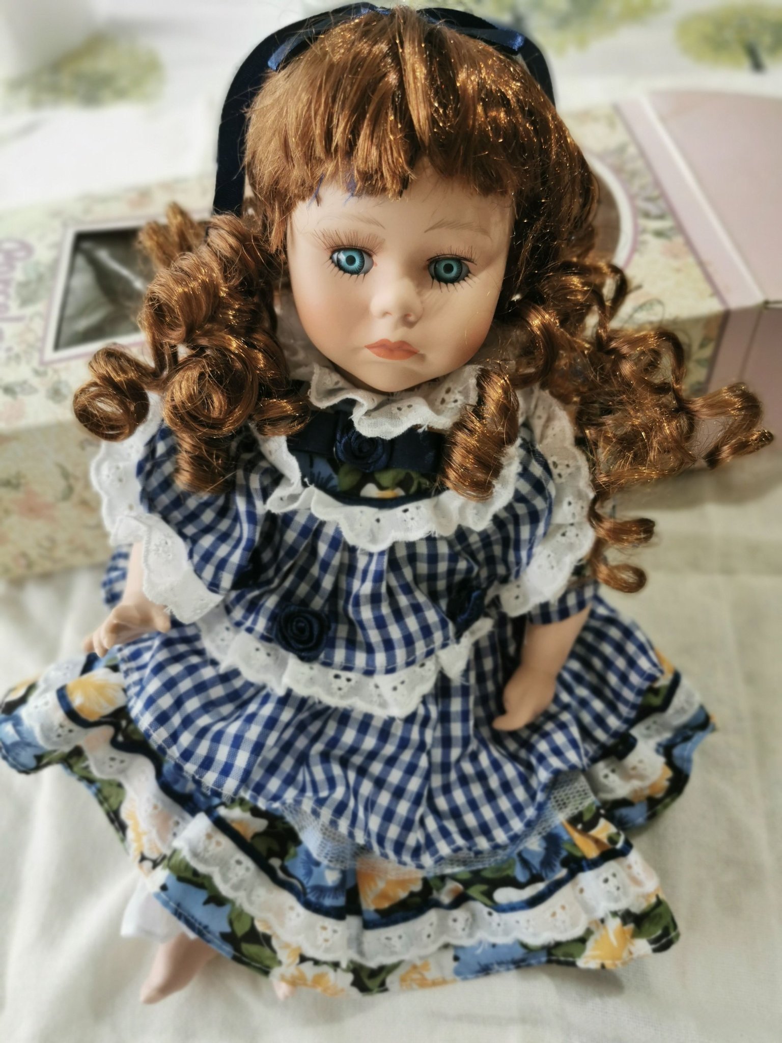 Se produkter som liknar Nytt Porslinsdocka/ samlardocka på Tradera ...