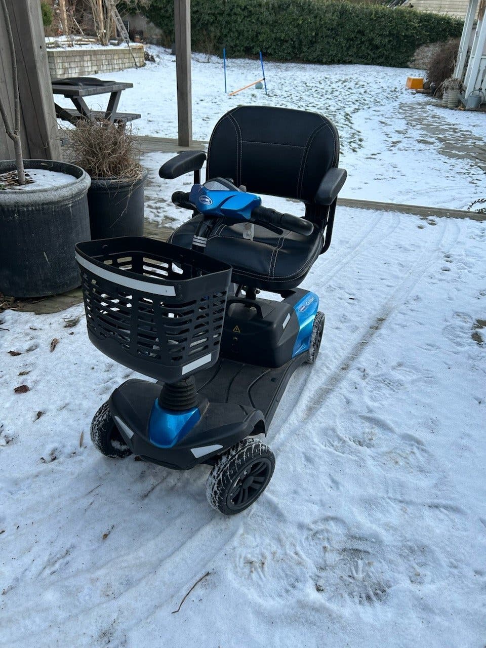 Se produkter som liknar Invacare Colibri fyrhjulig me.. på Tradera ...