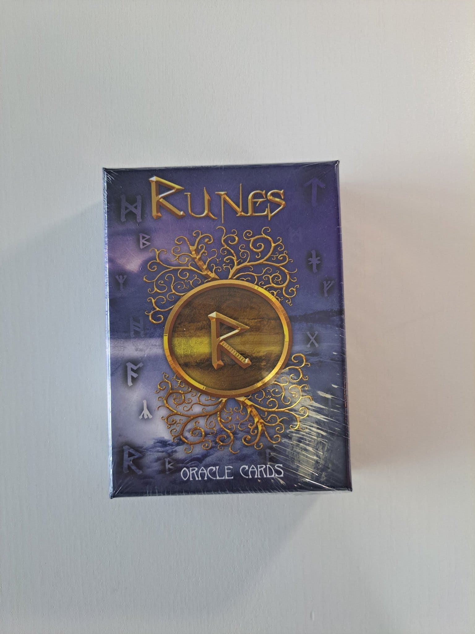 Se produkter som liknar Runor Oracle Cards på Tradera (702454745)