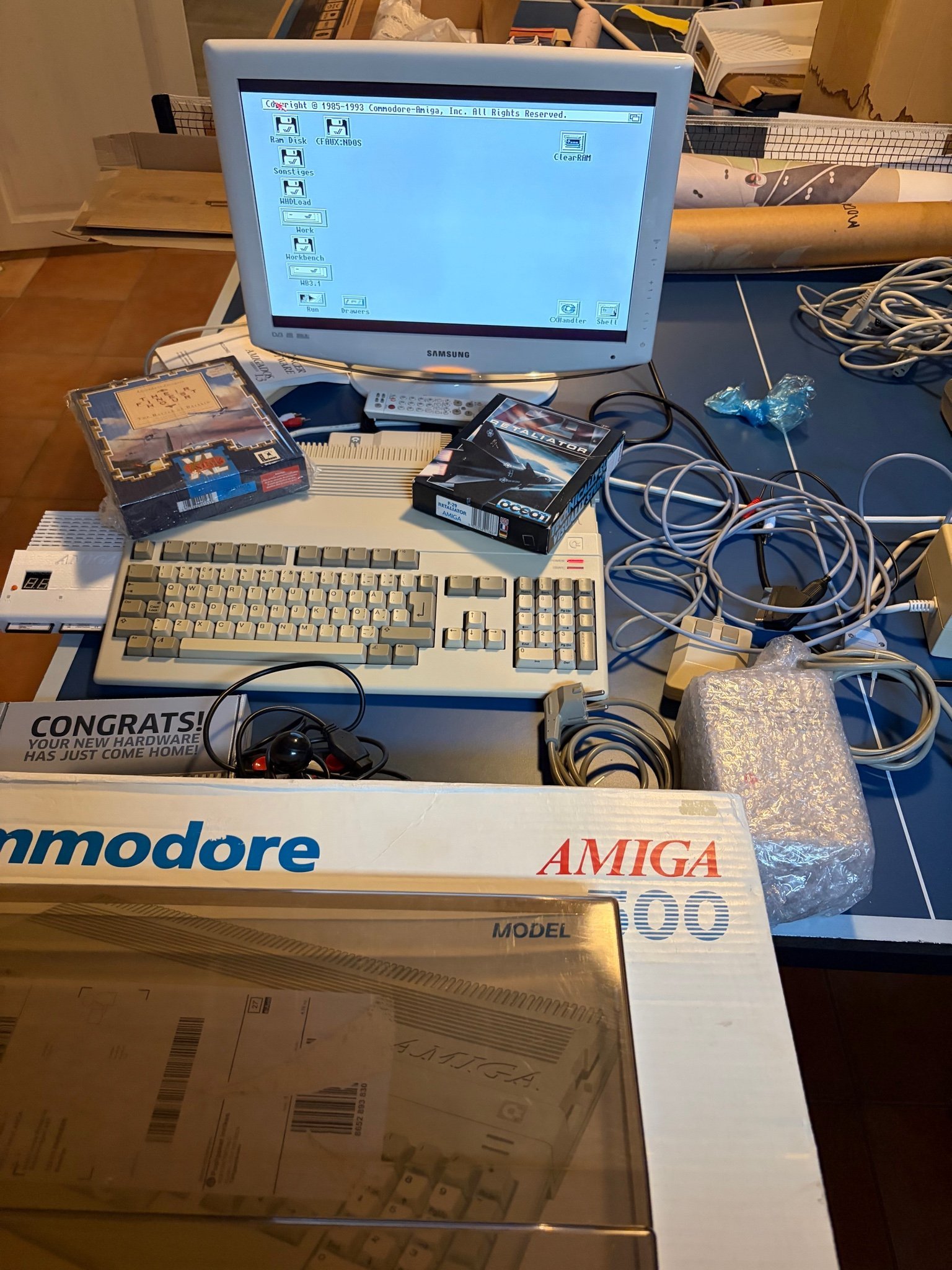 Commodore Amiga 500 med ACA500plus | Köp på Tradera (698724806)