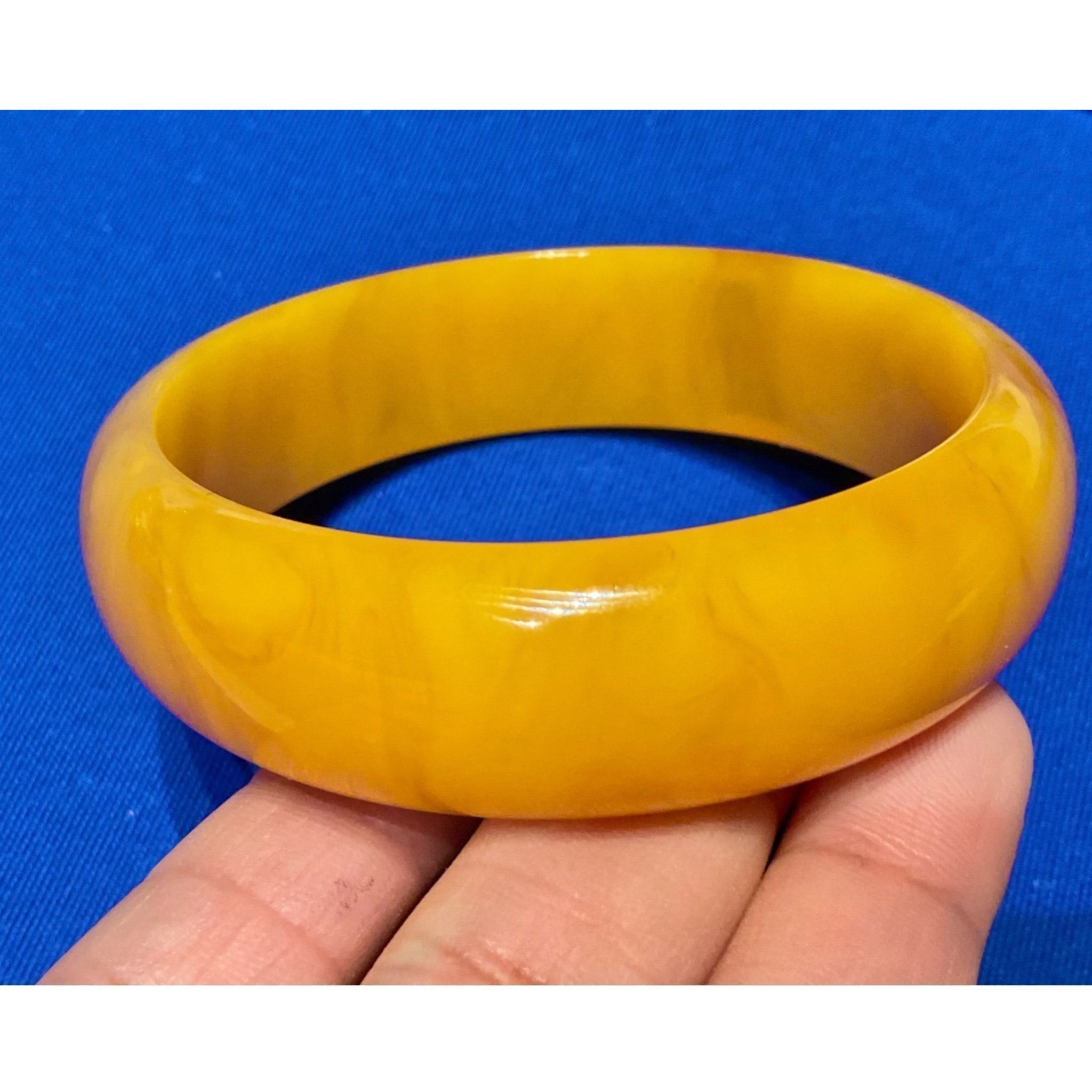 Bedårande Vintage bakelitarmband. | Köp på Tradera (709094701)