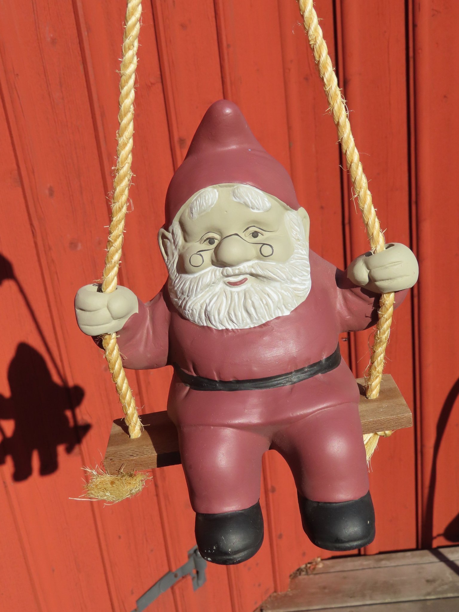 Mycket charmig tomte som gungar - så gullig! | Köp på Tradera (693800153)