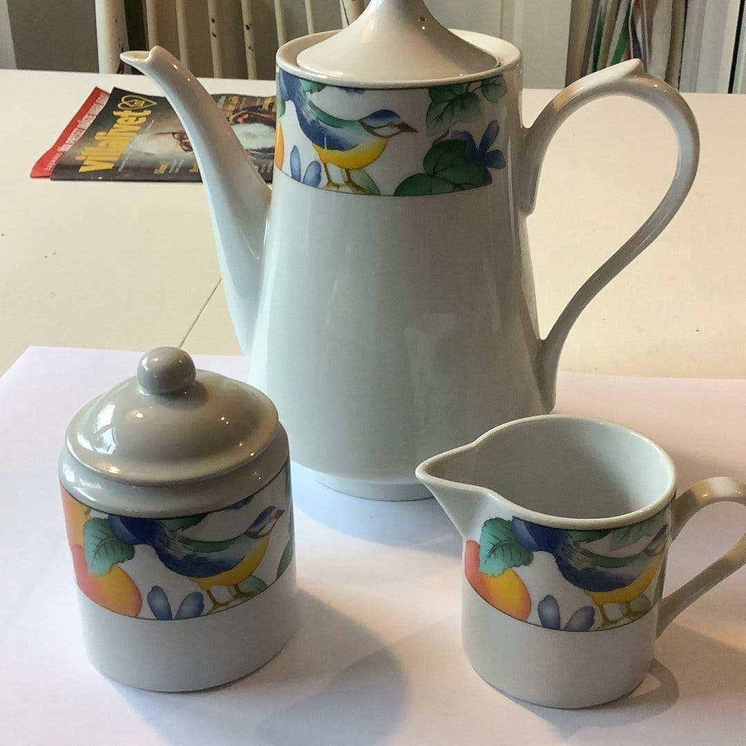 Se produkter som liknar Lynn's Fine China Kaffekanna .. på Tradera ...