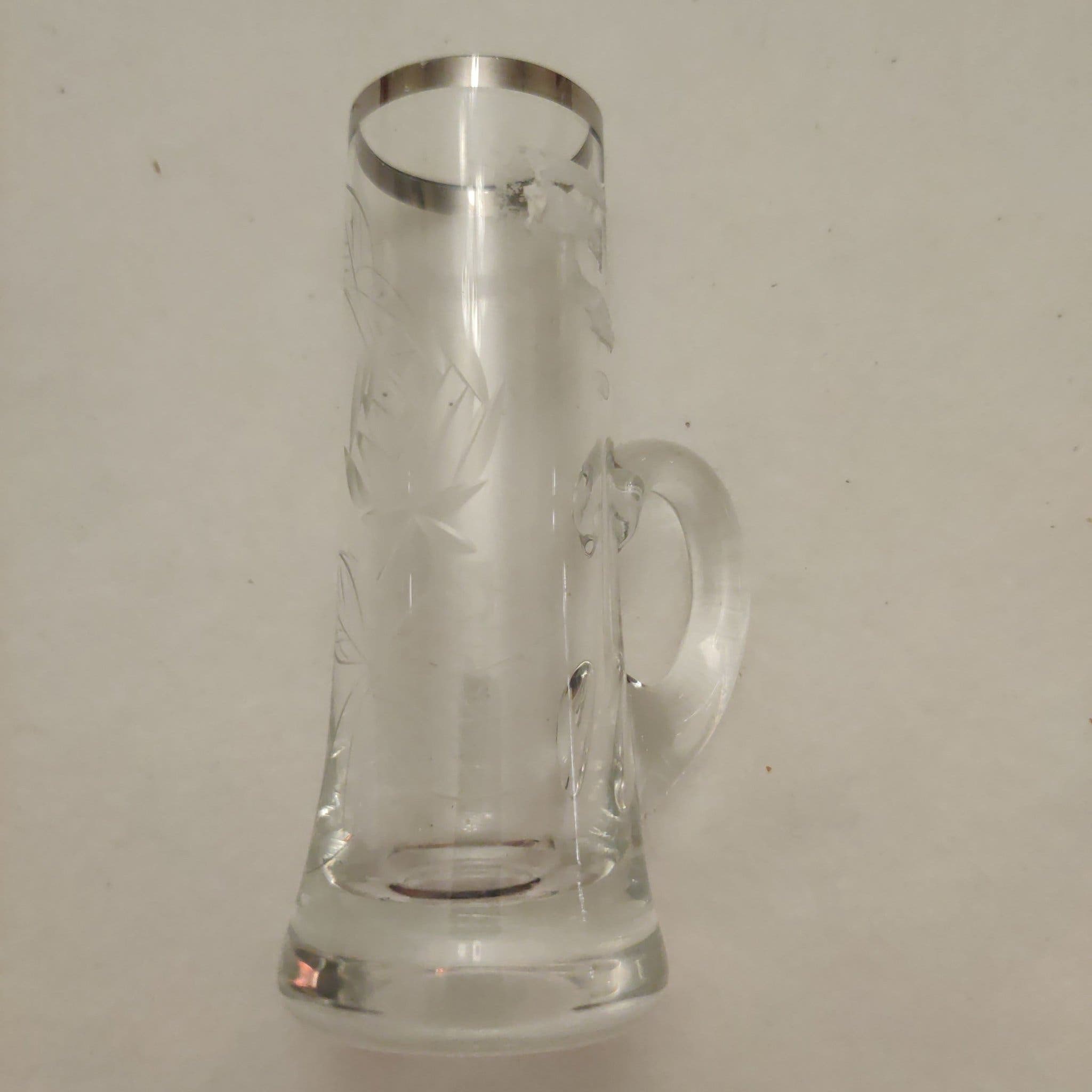Glas med handtag och silverkant | Köp på Tradera (720798658)