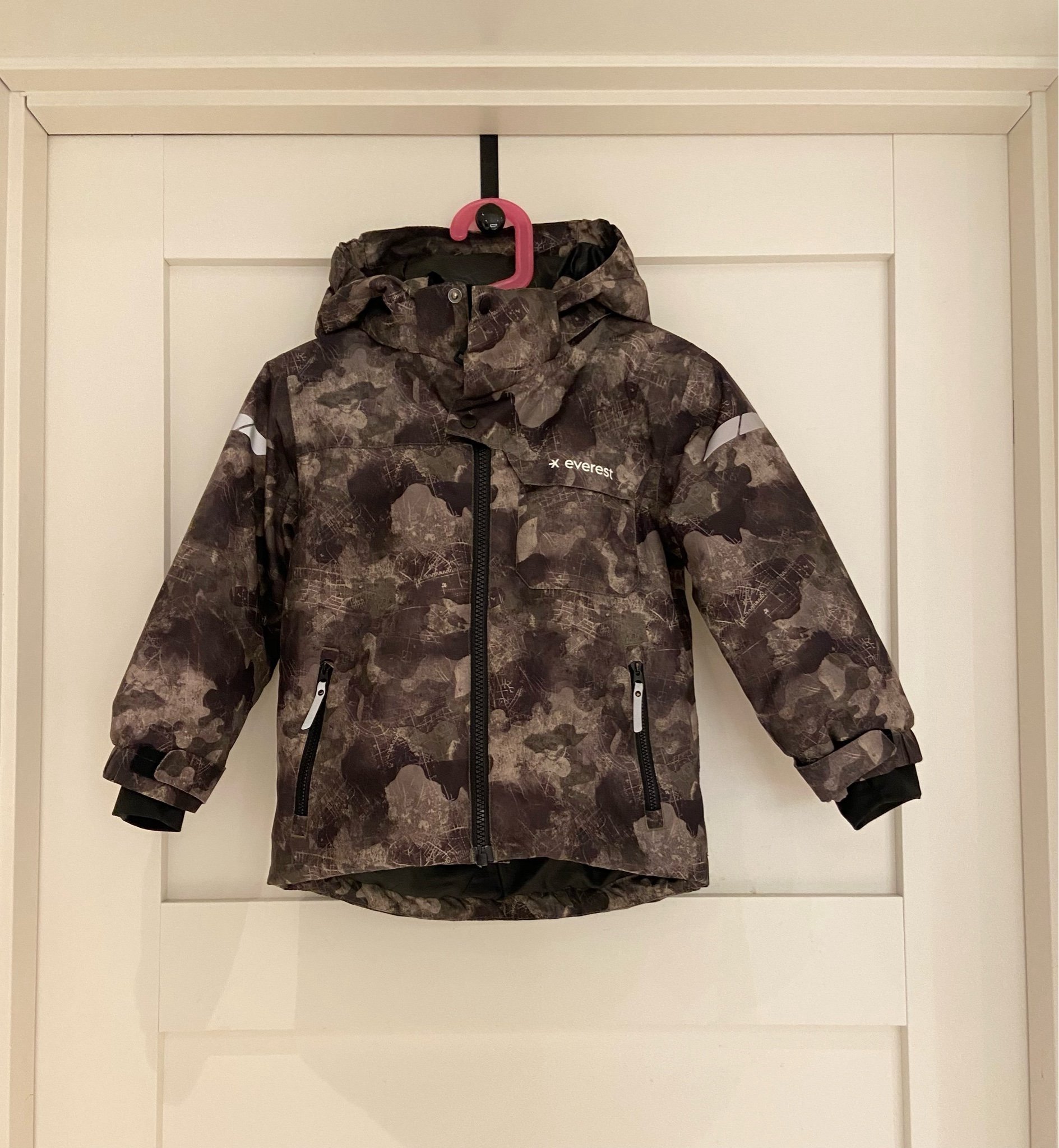 Se produkter som liknar Everest grön/grå vinterjacka,.. på Tradera ...