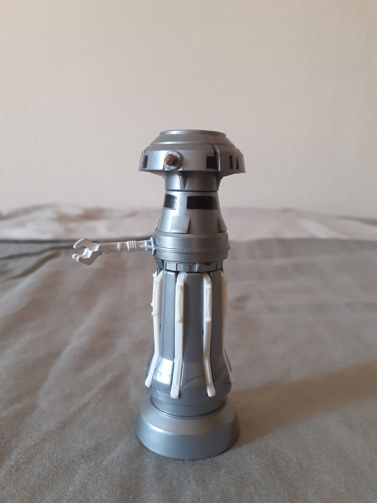 Se produkter som liknar Star Wars Vintage: FX-7 (Medi.. på Tradera ...