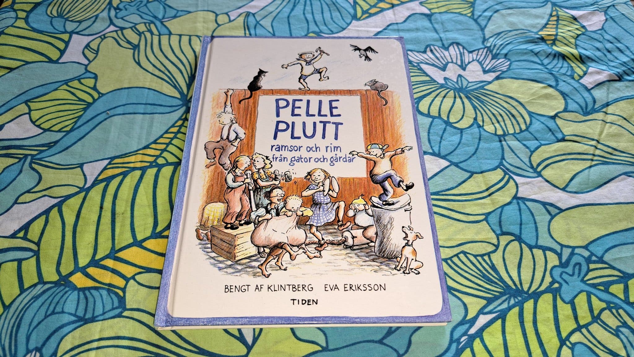 Se produkter som liknar Pelle Plutt ramsor och rim fr.. på Tradera ...