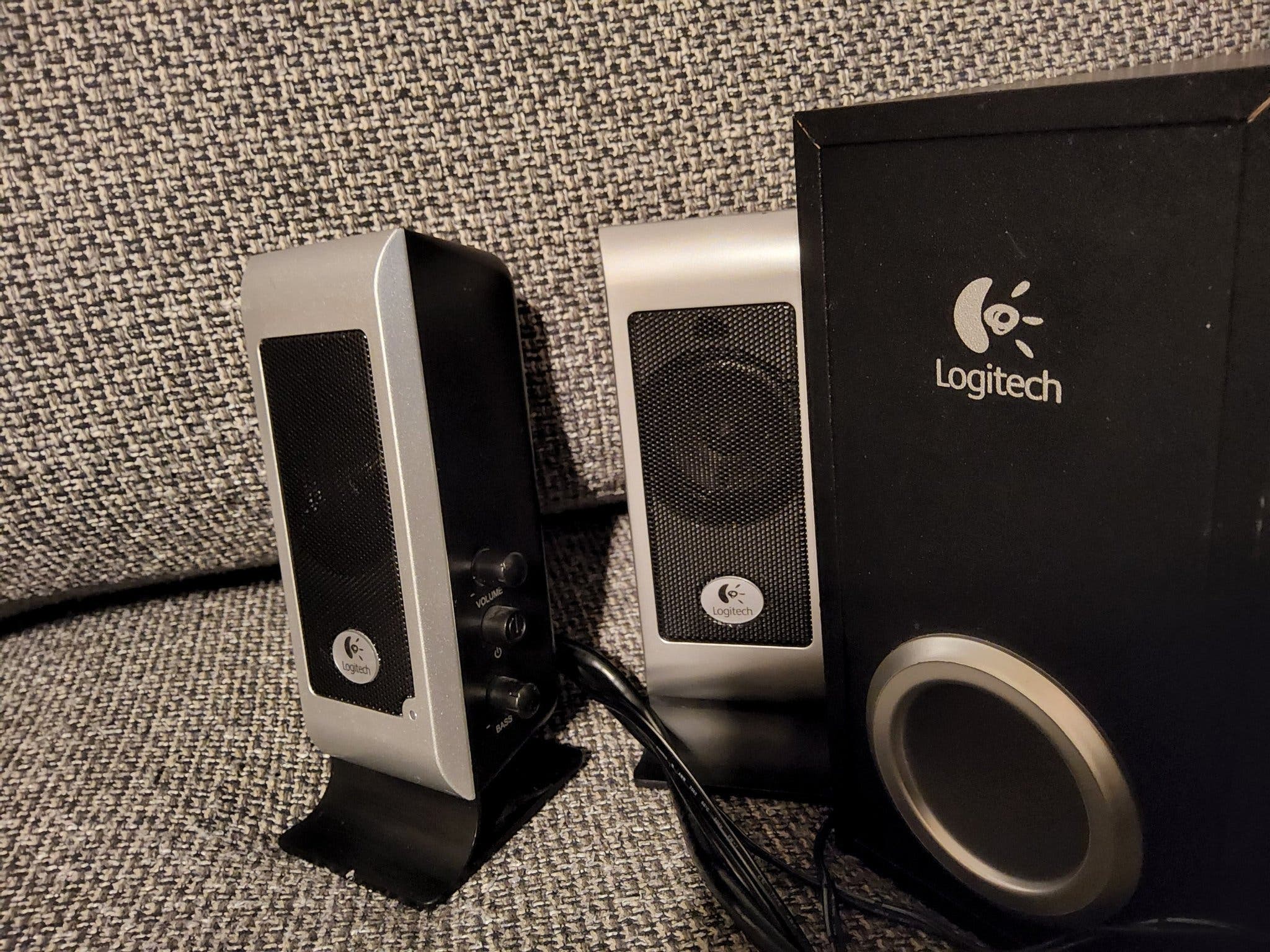 Se produkter som liknar Logitech S200 Black Speakers .. på Tradera ...
