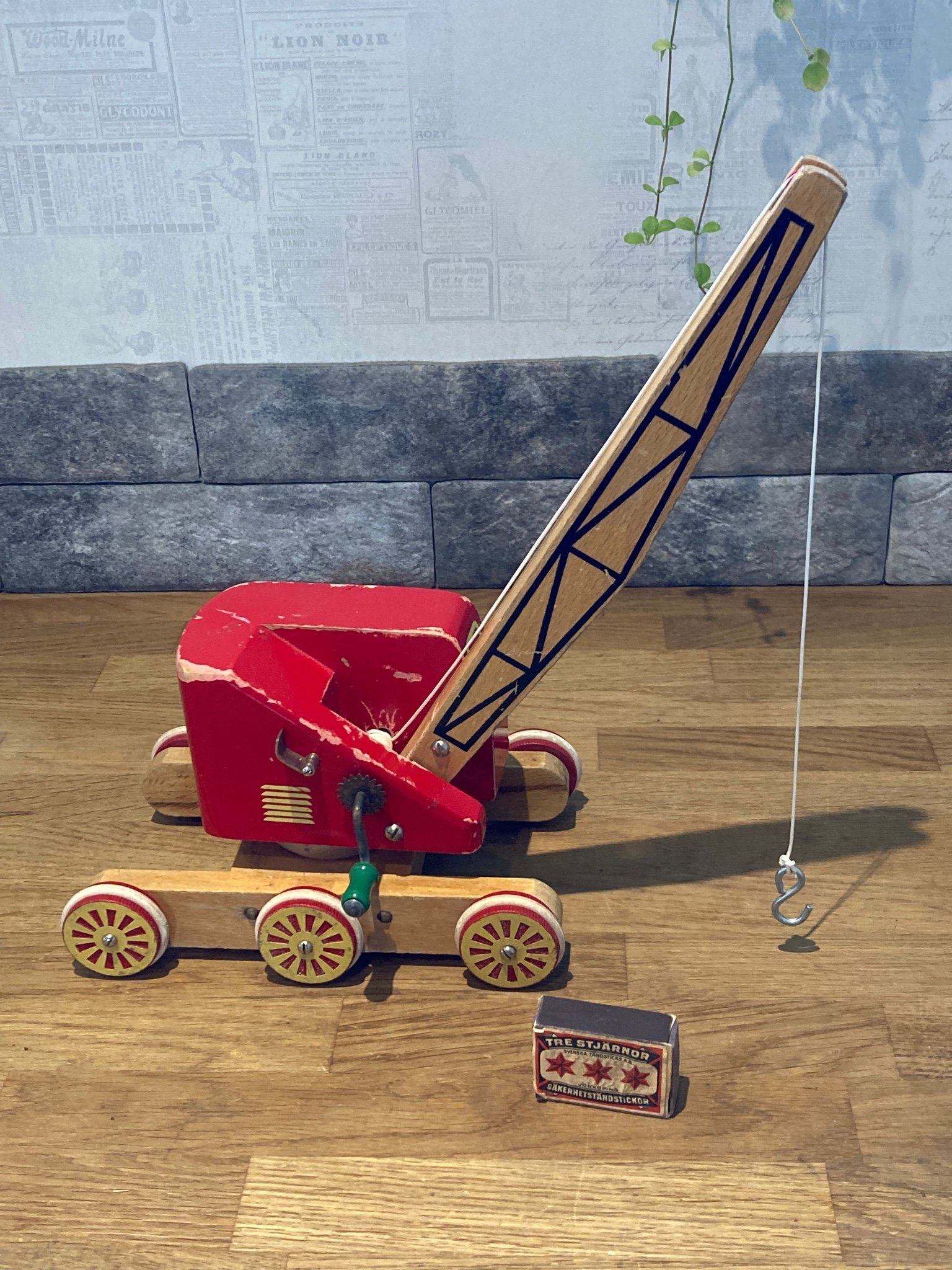 Se produkter som liknar Gammal BRIO Lyftkran 60 tal på Tradera (608639805)