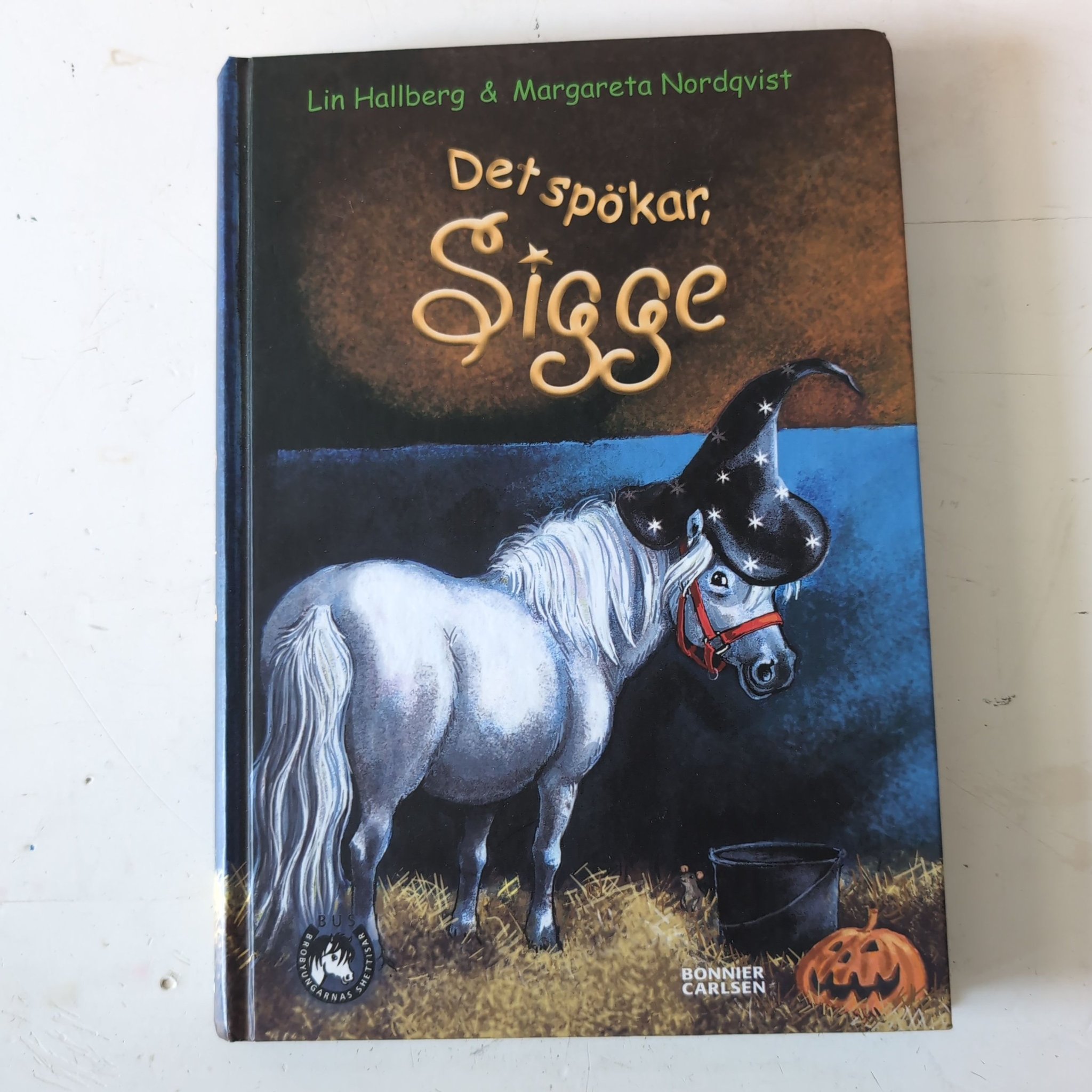 Se produkter som liknar Det spökar, Sigge av Lin Hall.. på Tradera ...