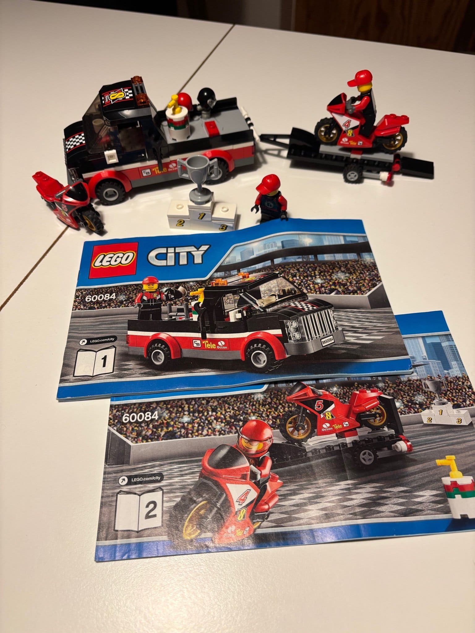 Se produkter som liknar LEGO City 60084 Racing Team på Tradera (695728952)