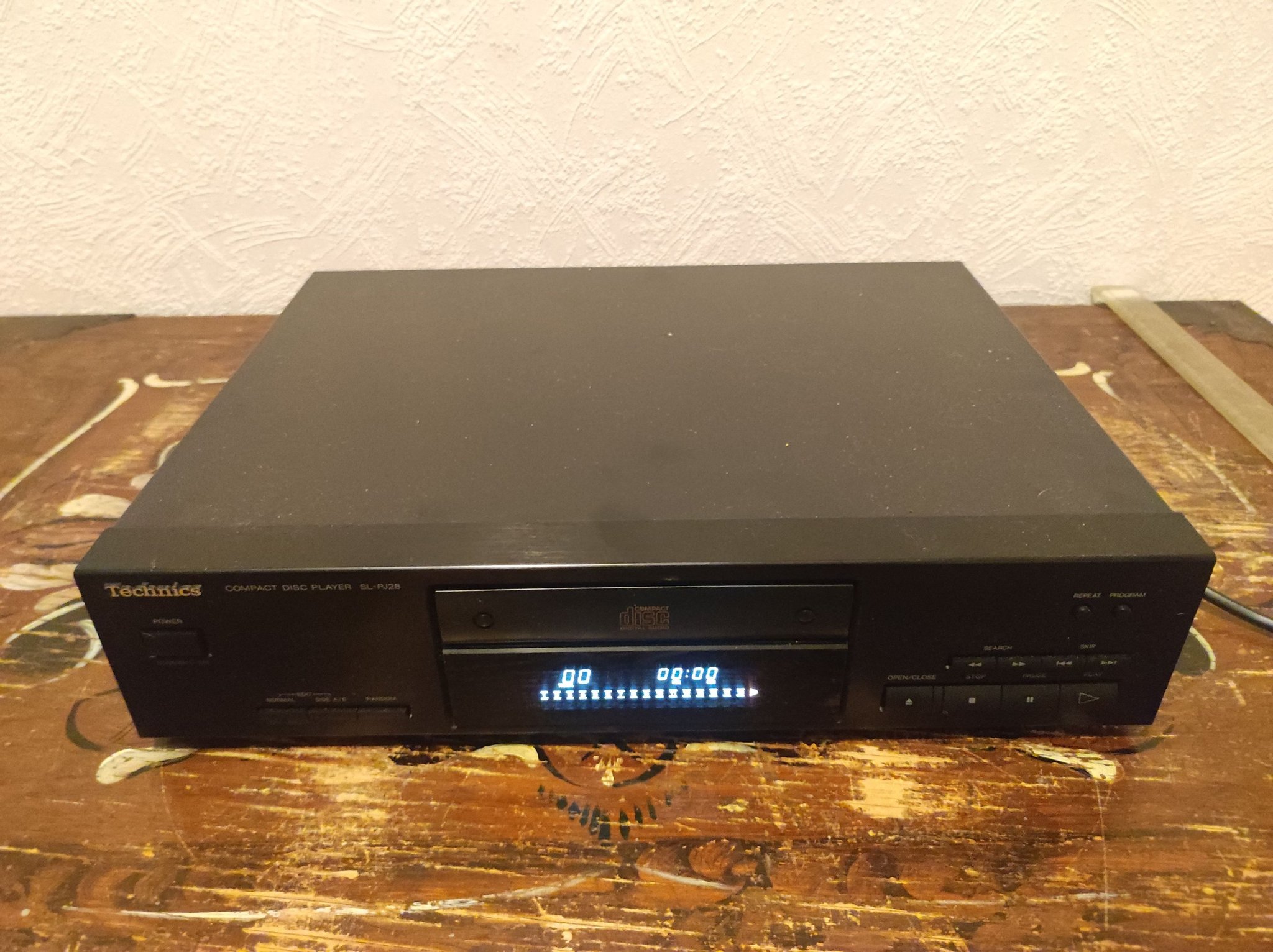 Se produkter som liknar Technics Compact Disc Player .. på Tradera ...