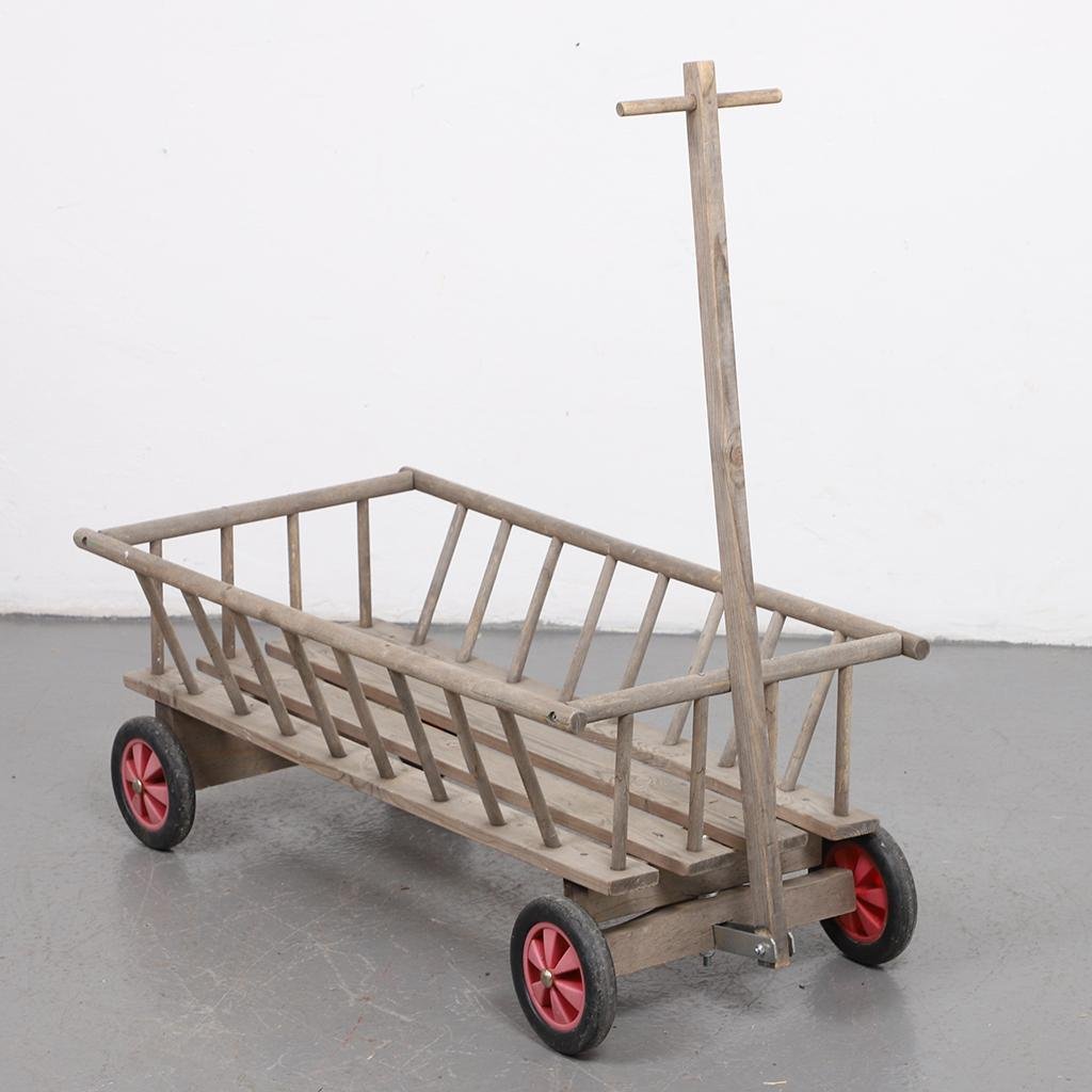 Vagn i trä med handtag - Träv.. | Köp från Auktionsbyra på Tradera ...