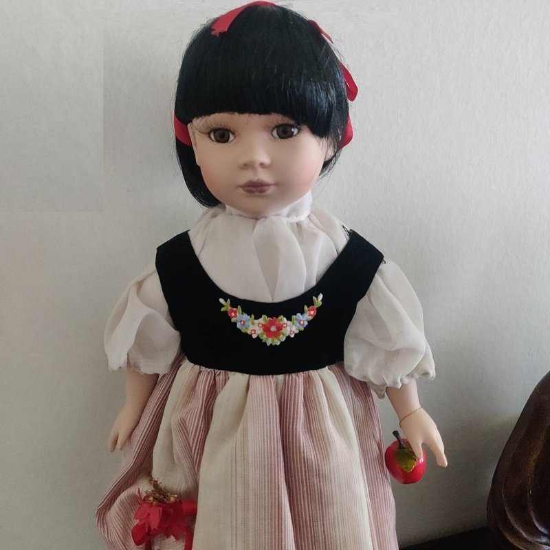 Porslinsdocka med äpple ADELCO Porslinssamlare .. | Köp på Tradera ...