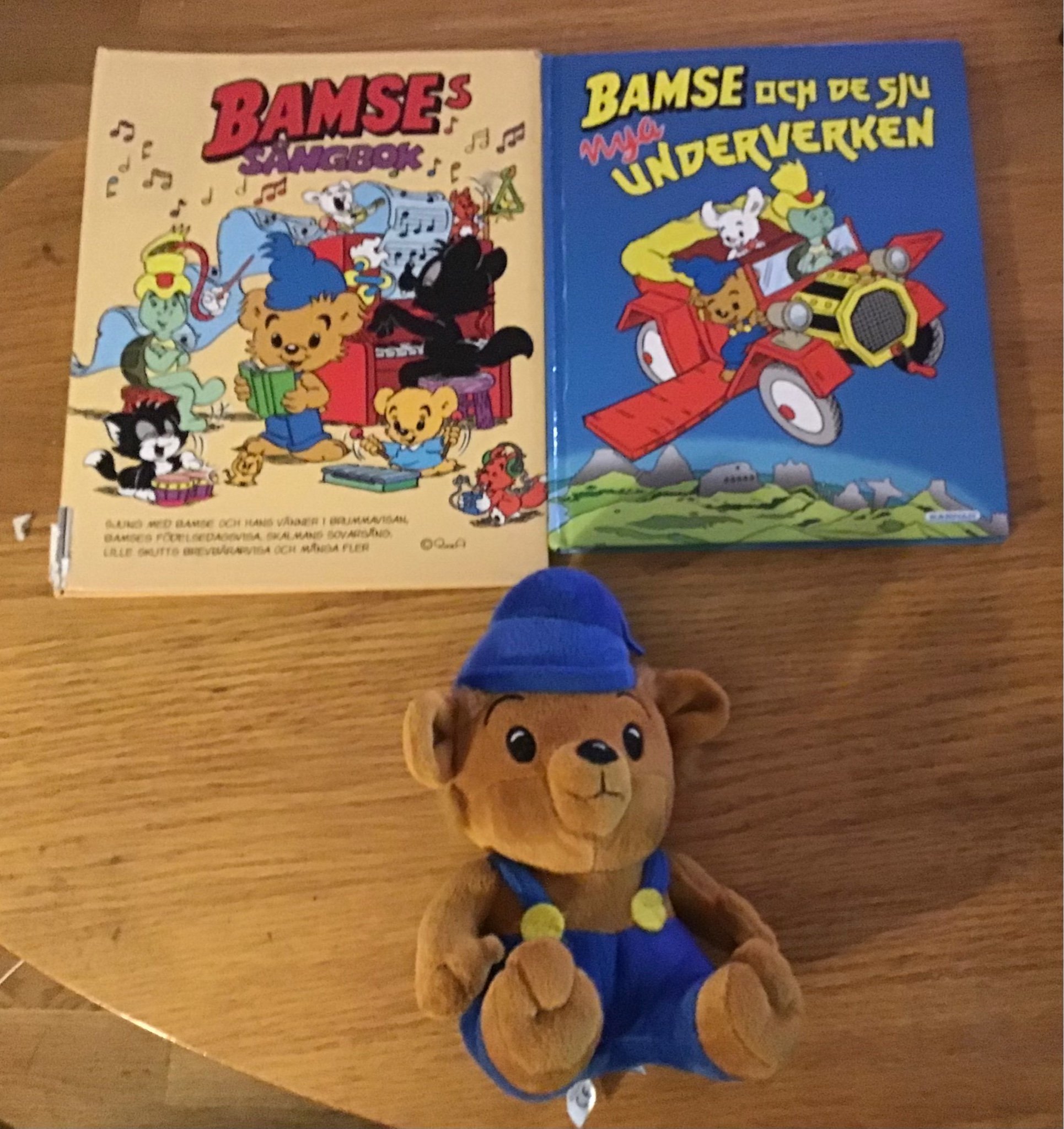 Se produkter som liknar Bamses sångbok och Bamse och .. på Tradera ...