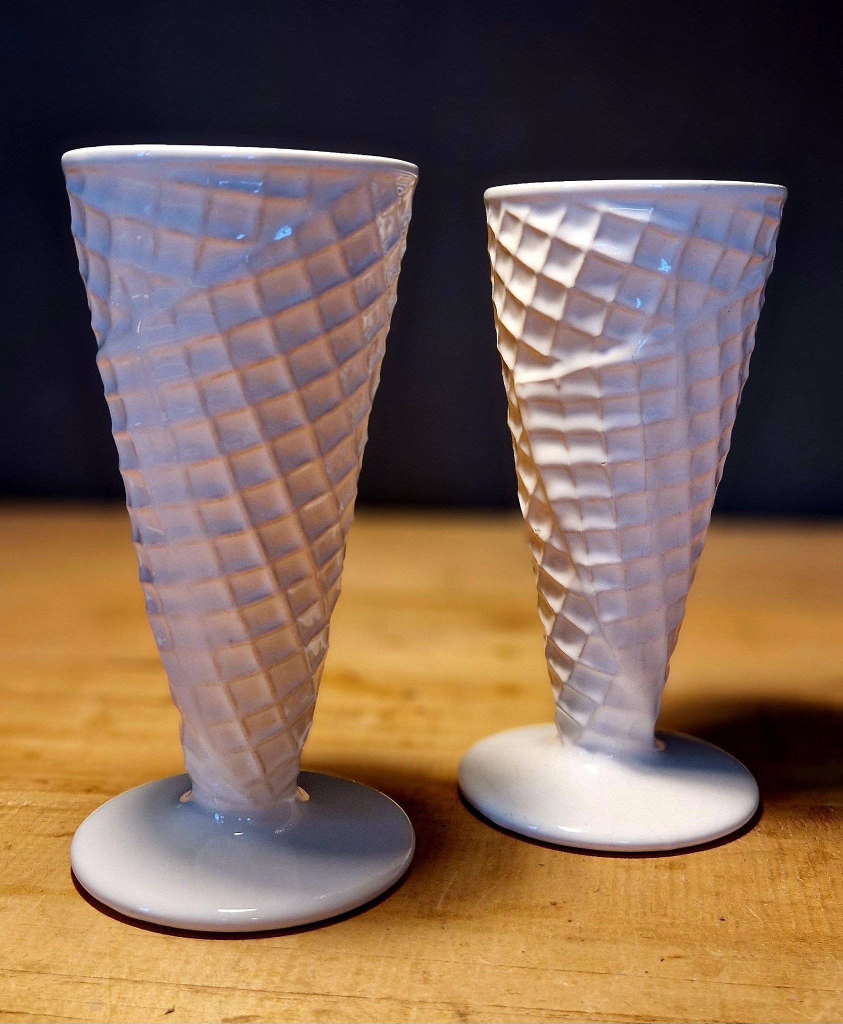 Se produkter som liknar Stora Retro Glasstrutar i ker.. på Tradera ...