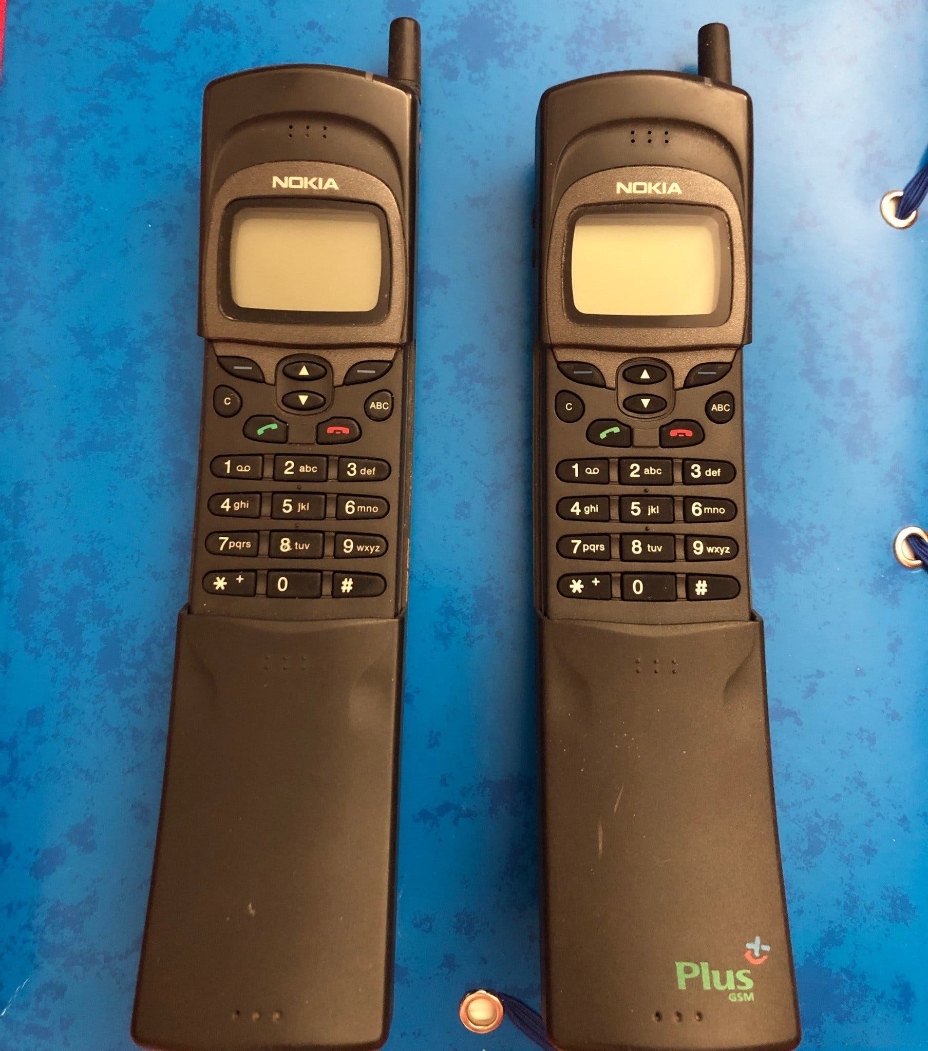 Se produkter som liknar Två Nokia 8110 Matrix Mobilte.. på Tradera ...