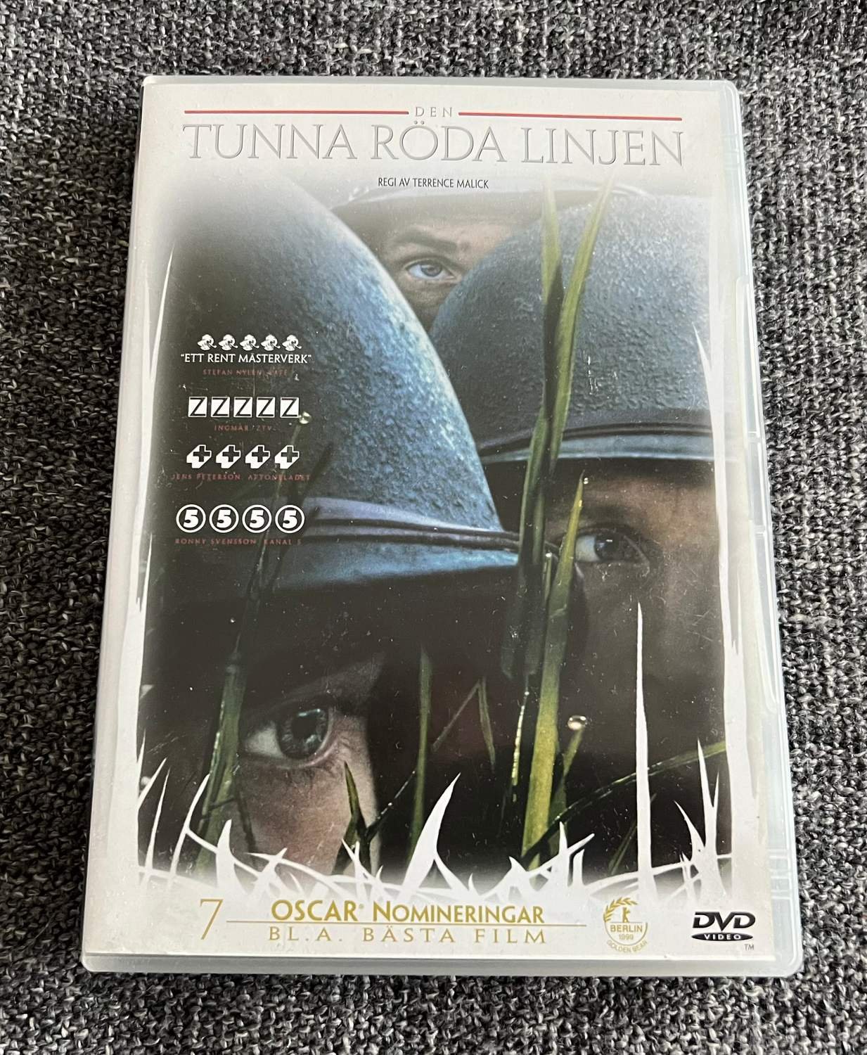 DEN TUNNA RÖDA LINJEN (1998) SVENSK UTGÅVA I KA.. | Köp på Tradera (600324731)