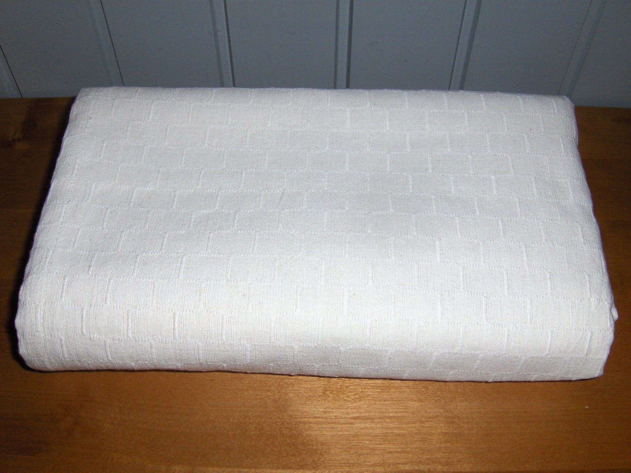 Vit bordsduk Koster, design Leon Duk 140 x 180 .. | Köp på Tradera ...