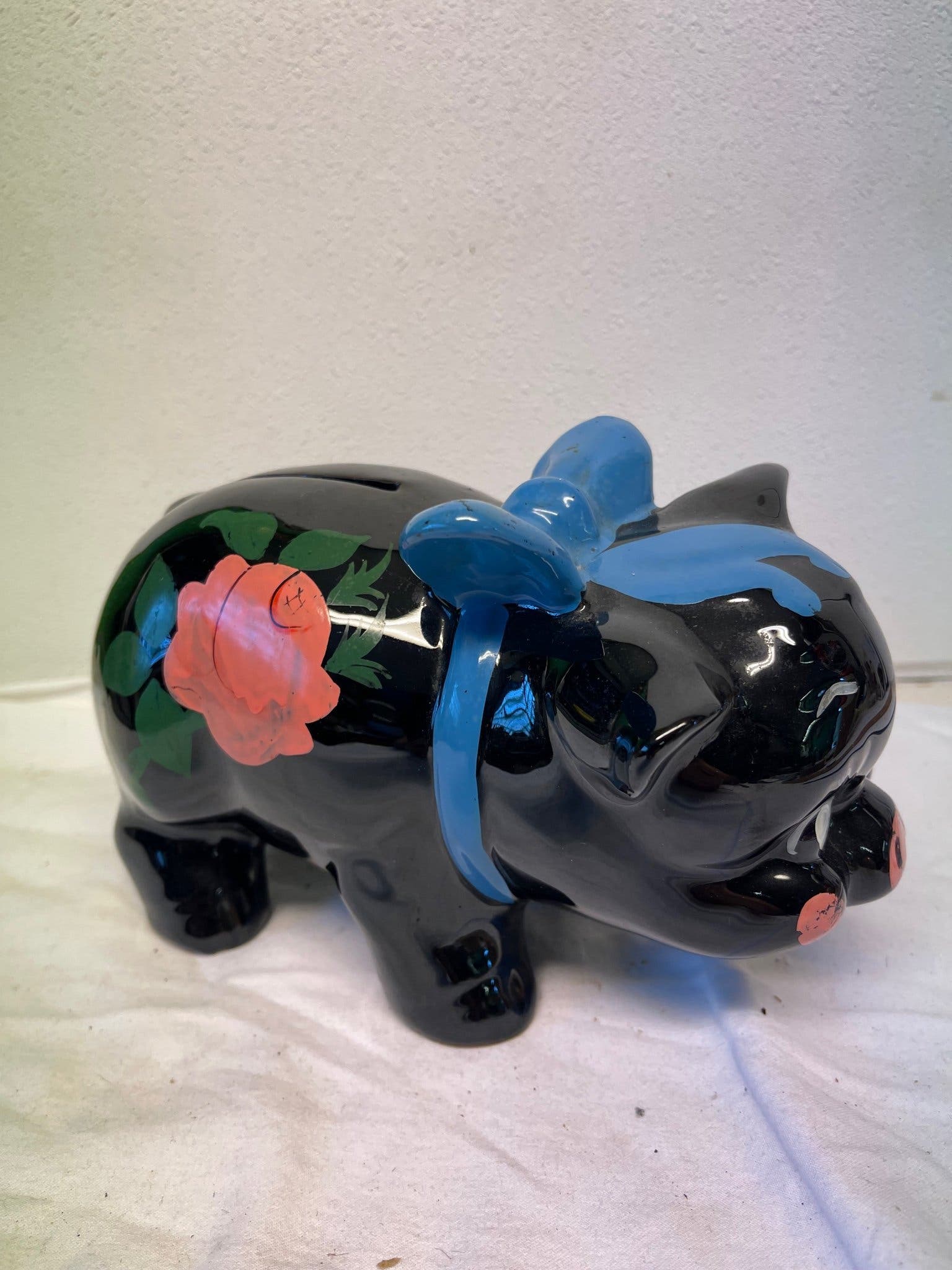 Se produkter som liknar Svart spargris med rosor på Tradera (693184133)