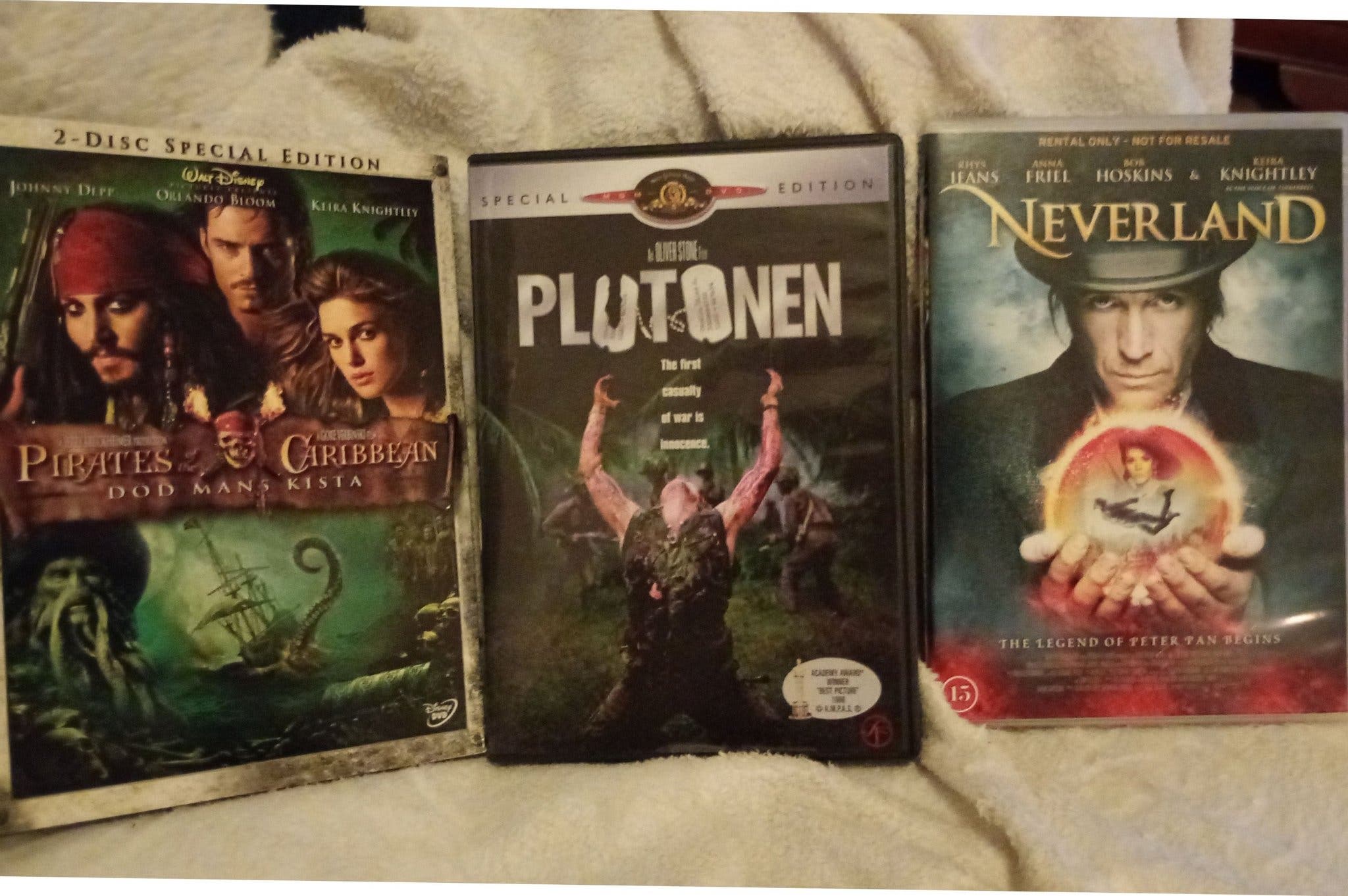 Se produkter som liknar 3 st DVD-filmer: Pirates of t.. på Tradera ...