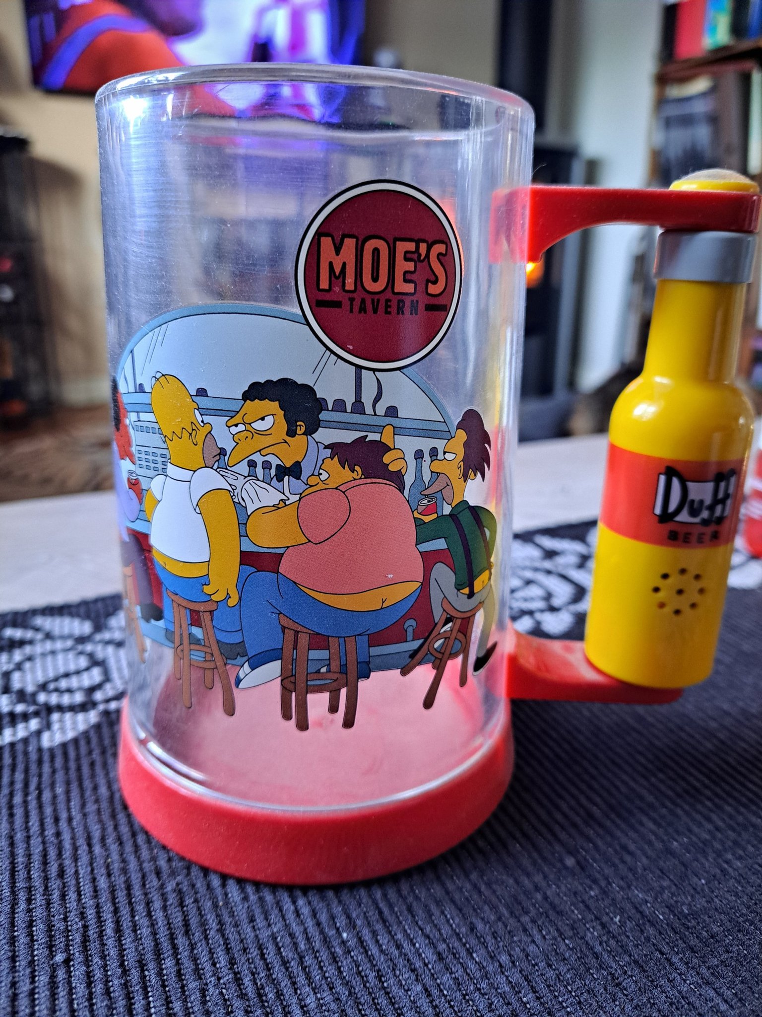 Se produkter som liknar The Simpsons Duff Beer Moe's .. på Tradera ...