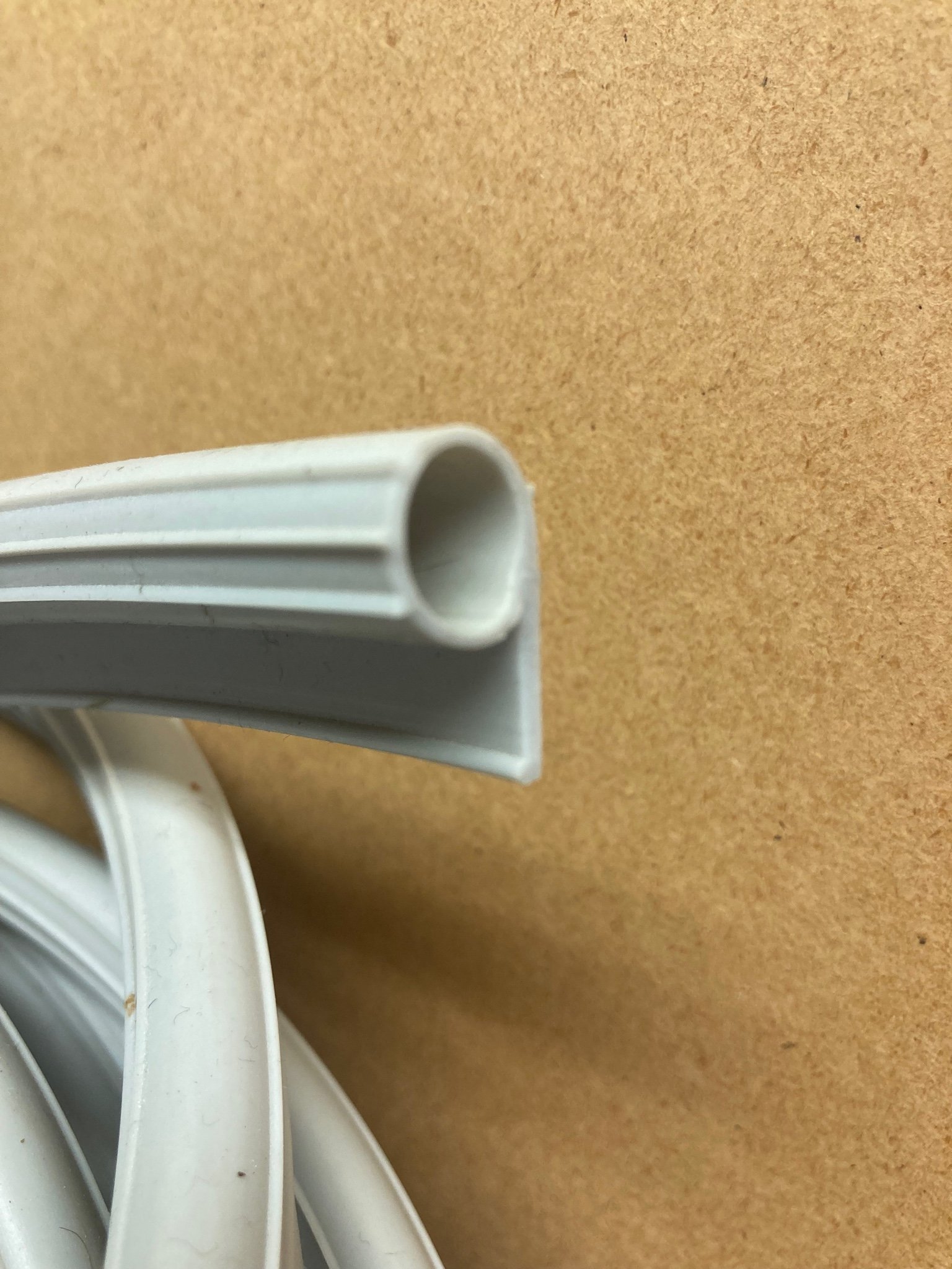 14 meter tätningslist silikon grå p-list | Köp på Tradera (584897045)