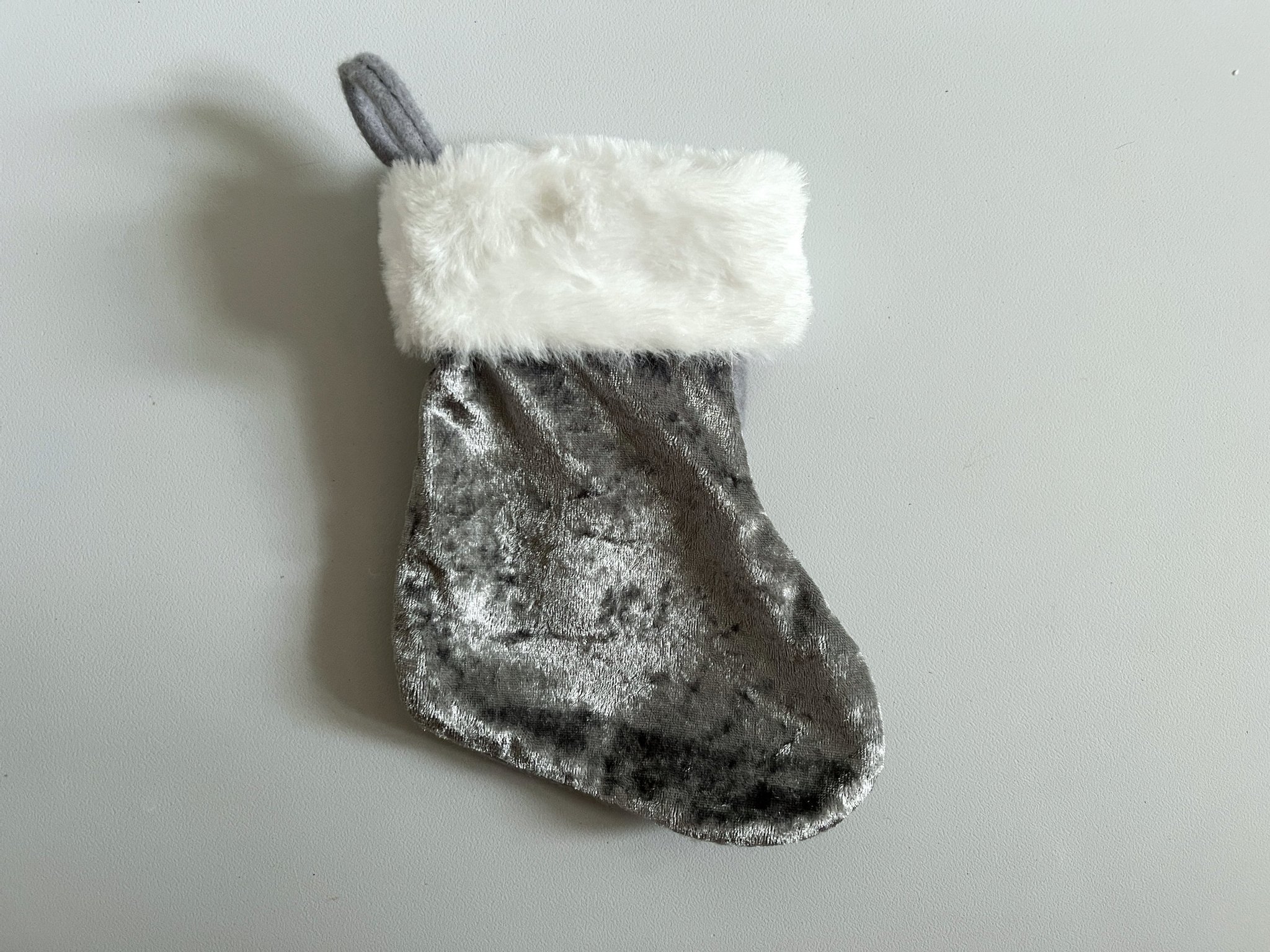 Söt sammetslen grå liten julstrumpa med vit päl.. | Köp på Tradera ...