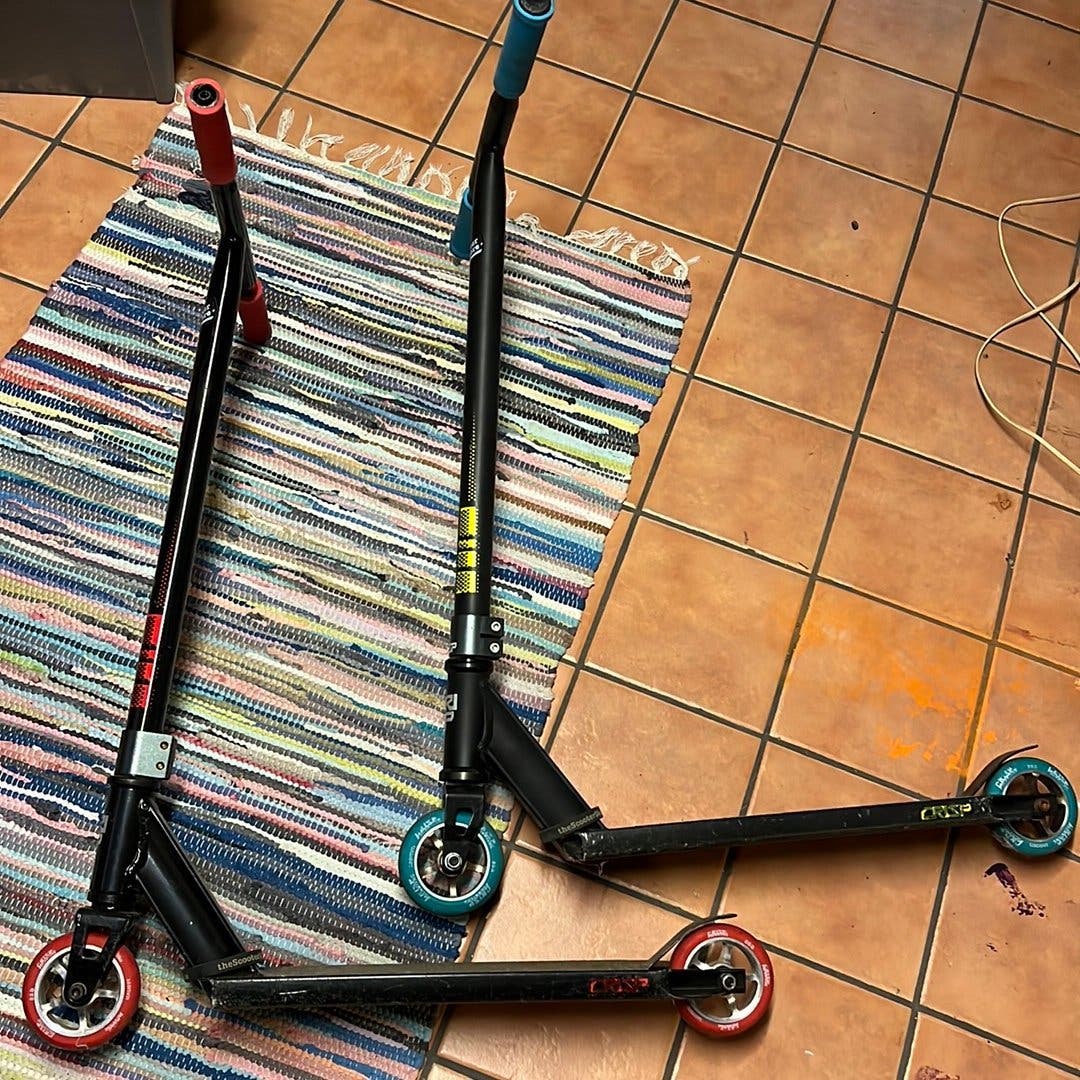 Se produkter som liknar 2 st. sparkcyklar kickbikes på Tradera (693842376)