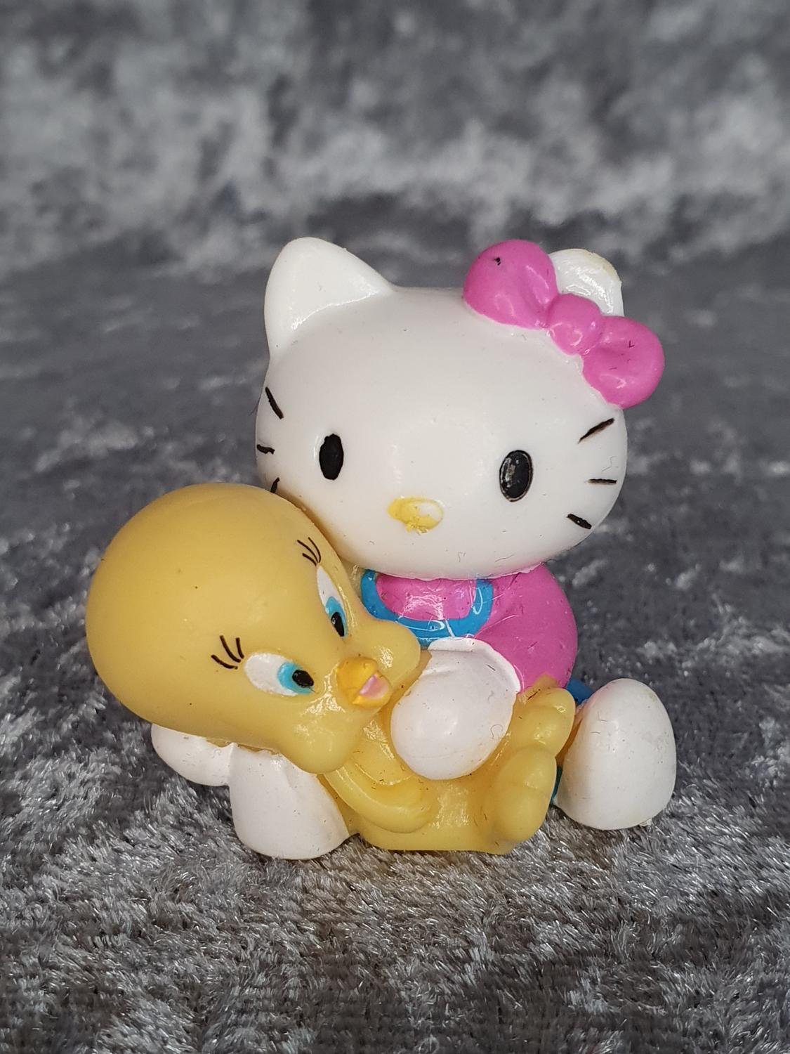 Hello Kitty and Tweety Bird, Sanrio, 1976 2005 .. | Köp på Tradera ...