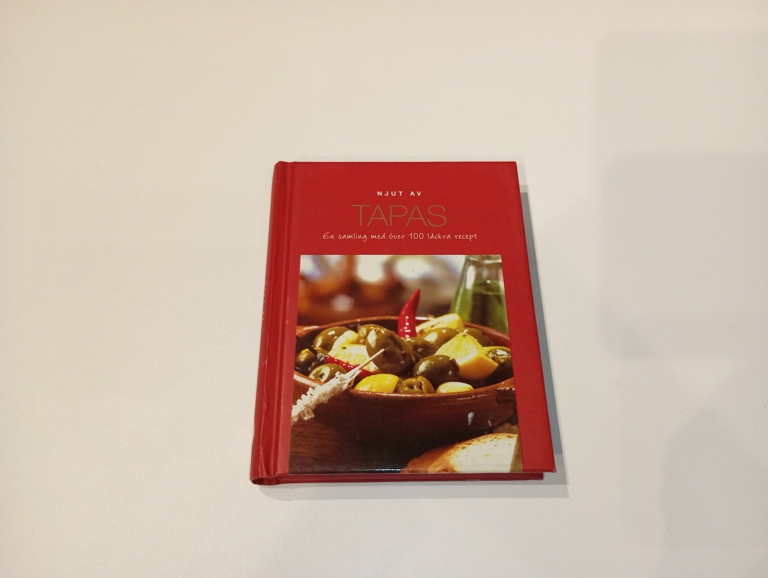 Se produkter som liknar Njut av Tapas En samling med .. på Tradera ...