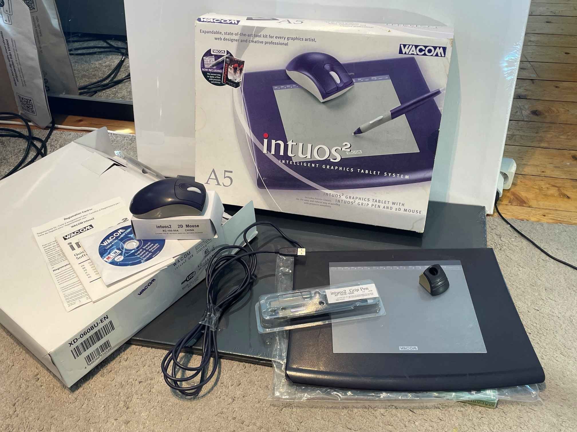 Wacom Intuos2 A5 ritplatta + datormus i box - G.. | Köp på Tradera ...