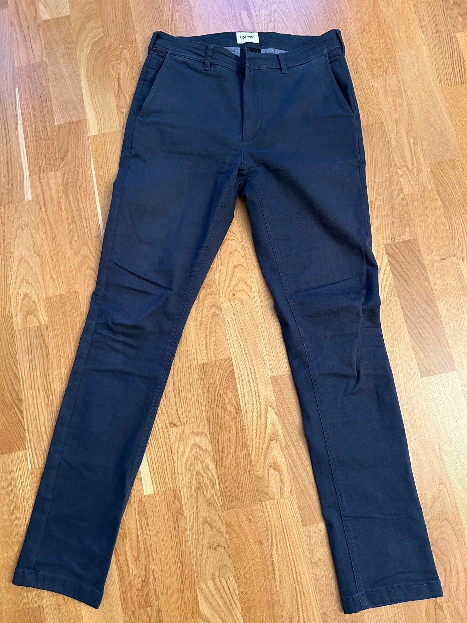 East West mörkblå chinos | Köp på Tradera (735393971)