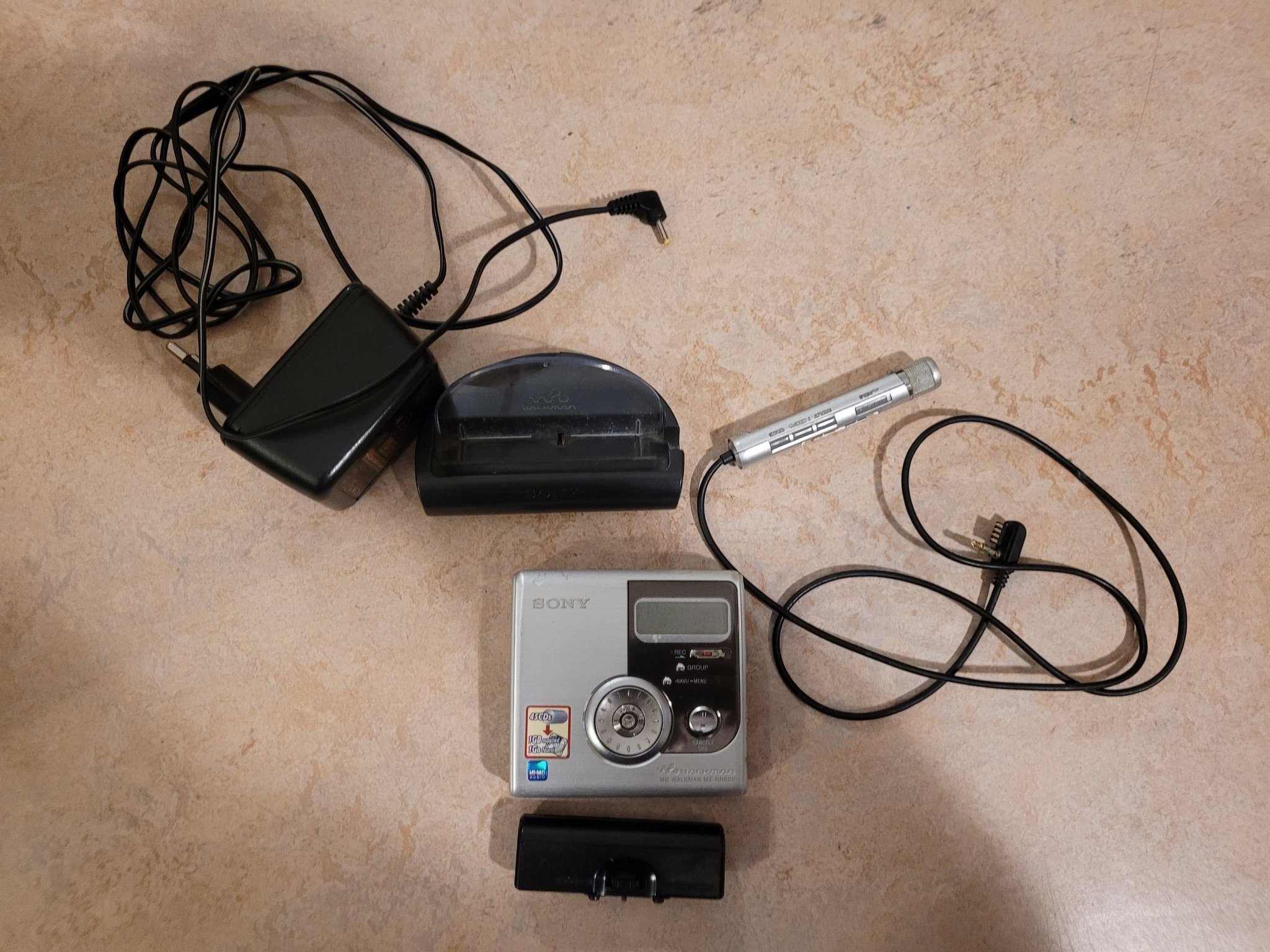 Se produkter som liknar Sony MZ-NH900 MD + fjärrkontr.. på Tradera ...