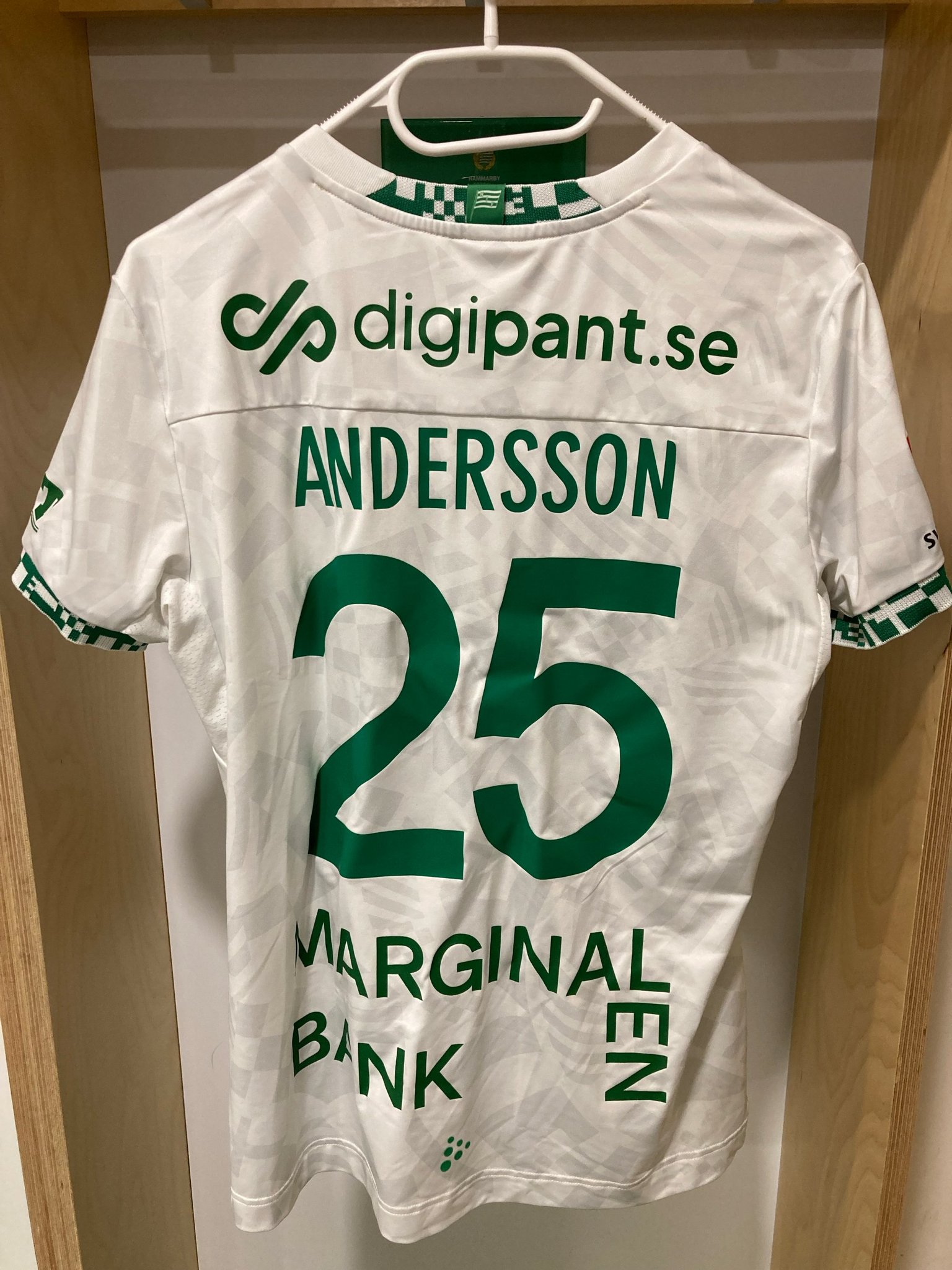 Se produkter som liknar Buda hem Hammarbystjärnornas .. på Tradera ...