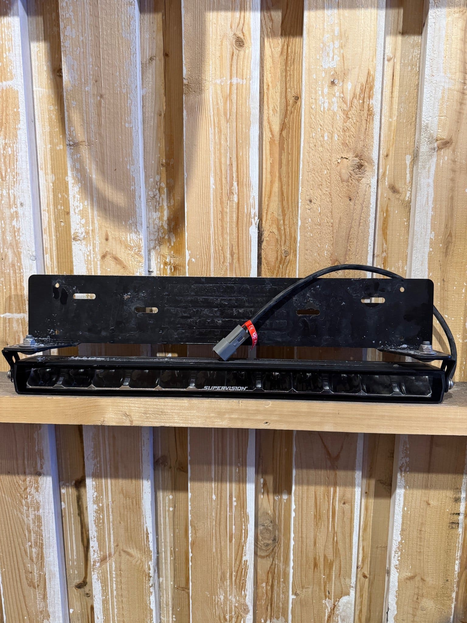 Se produkter som liknar Supervision LED-ramp med fäste på Tradera ...