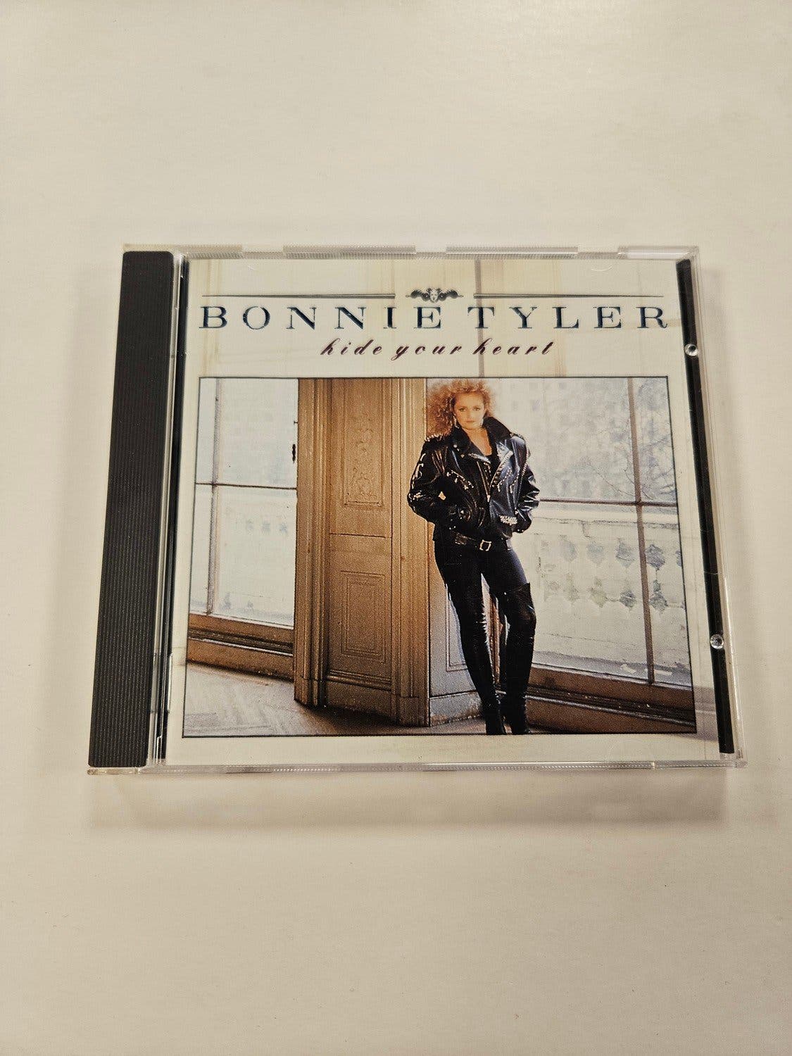 Se produkter som liknar Bonnie Tyler – Hide Your Hear.. på Tradera ...