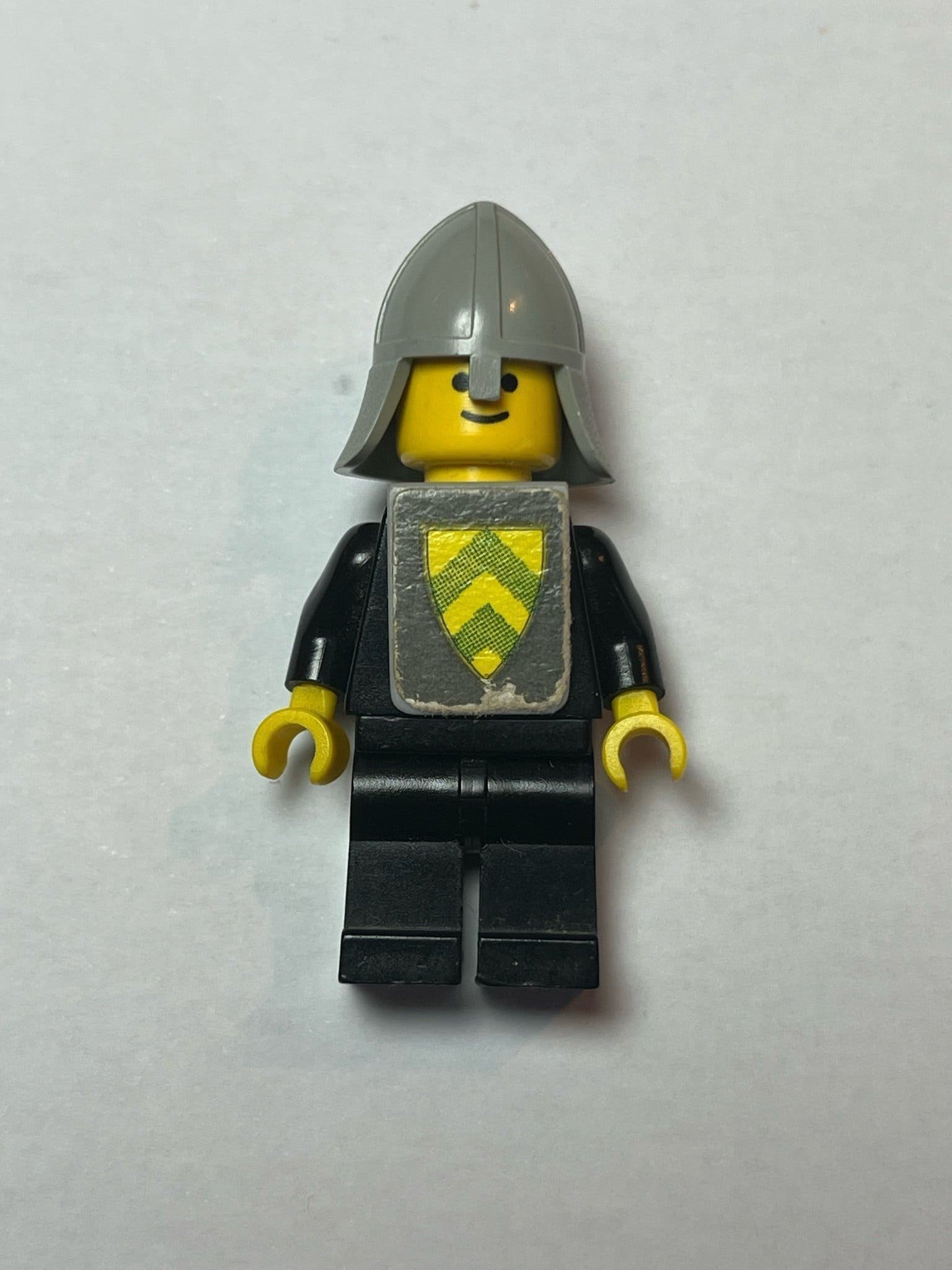 LEGO Castle Minifigur Yellow Castle Knight blac.. | Köp på Tradera ...