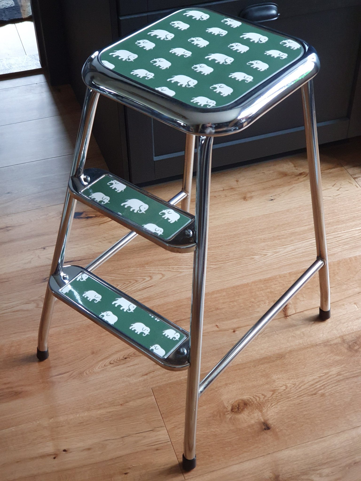 KÖKSPALL / STEGPALL AWAB, med ELEFANTER SVENSKT TENN, RETRO 60-TAL ...