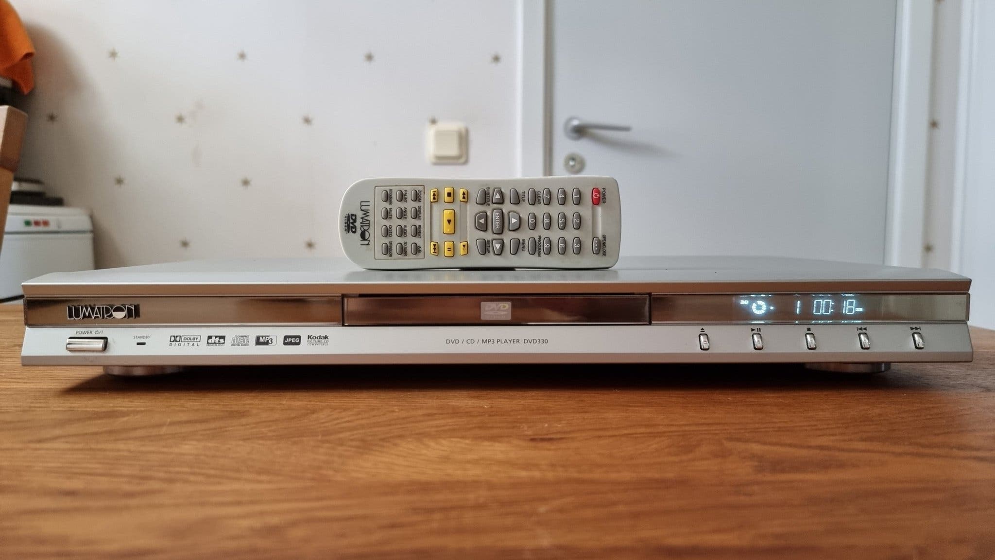 LUMATRON DVD330 DVD-spelare Med Original Fjärrk.. | Köp på Tradera ...