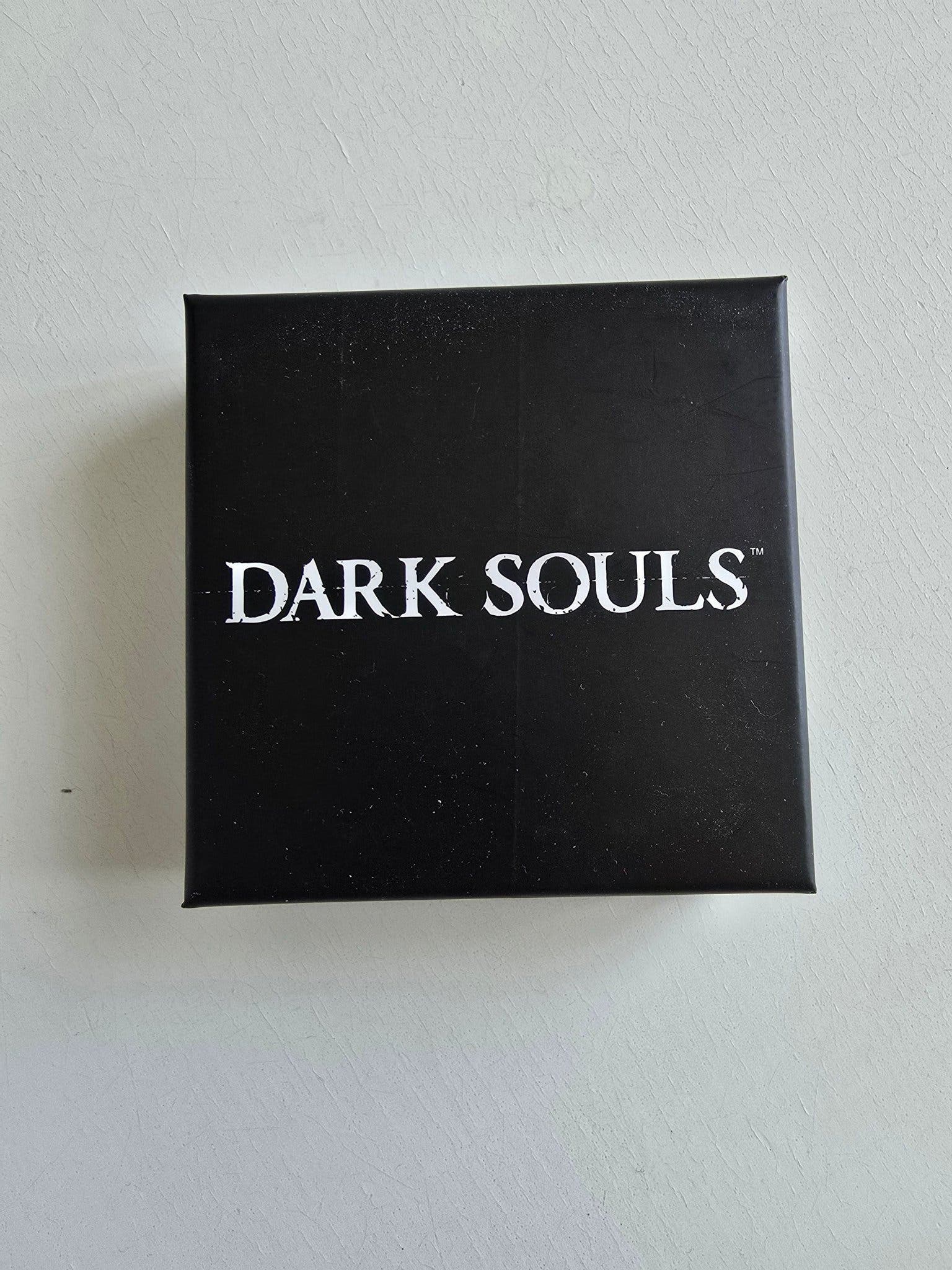 Se produkter som liknar Dark Souls Pins Set på Tradera (689200659)