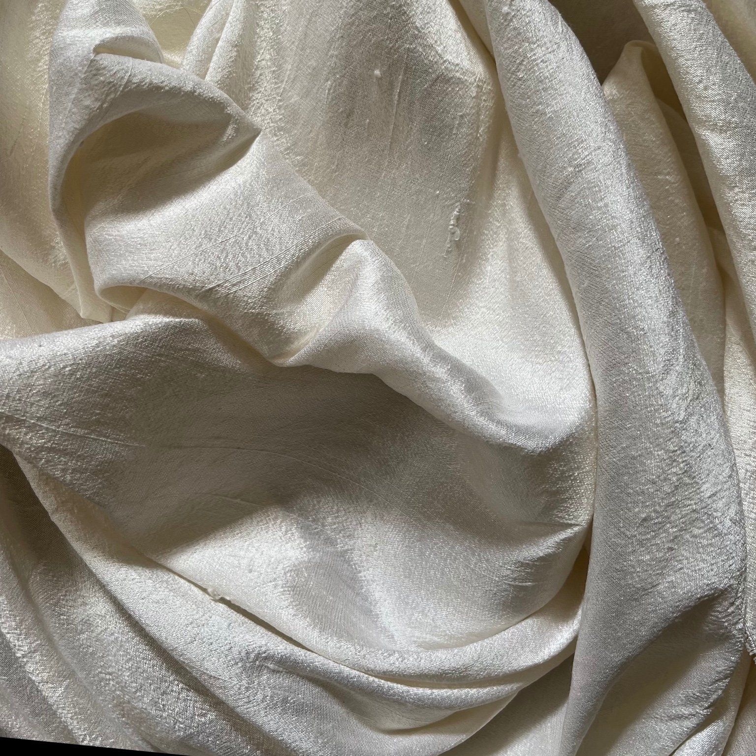 Se produkter som liknar Beige/ Créme Silke 100% Äkta .. på Tradera ...