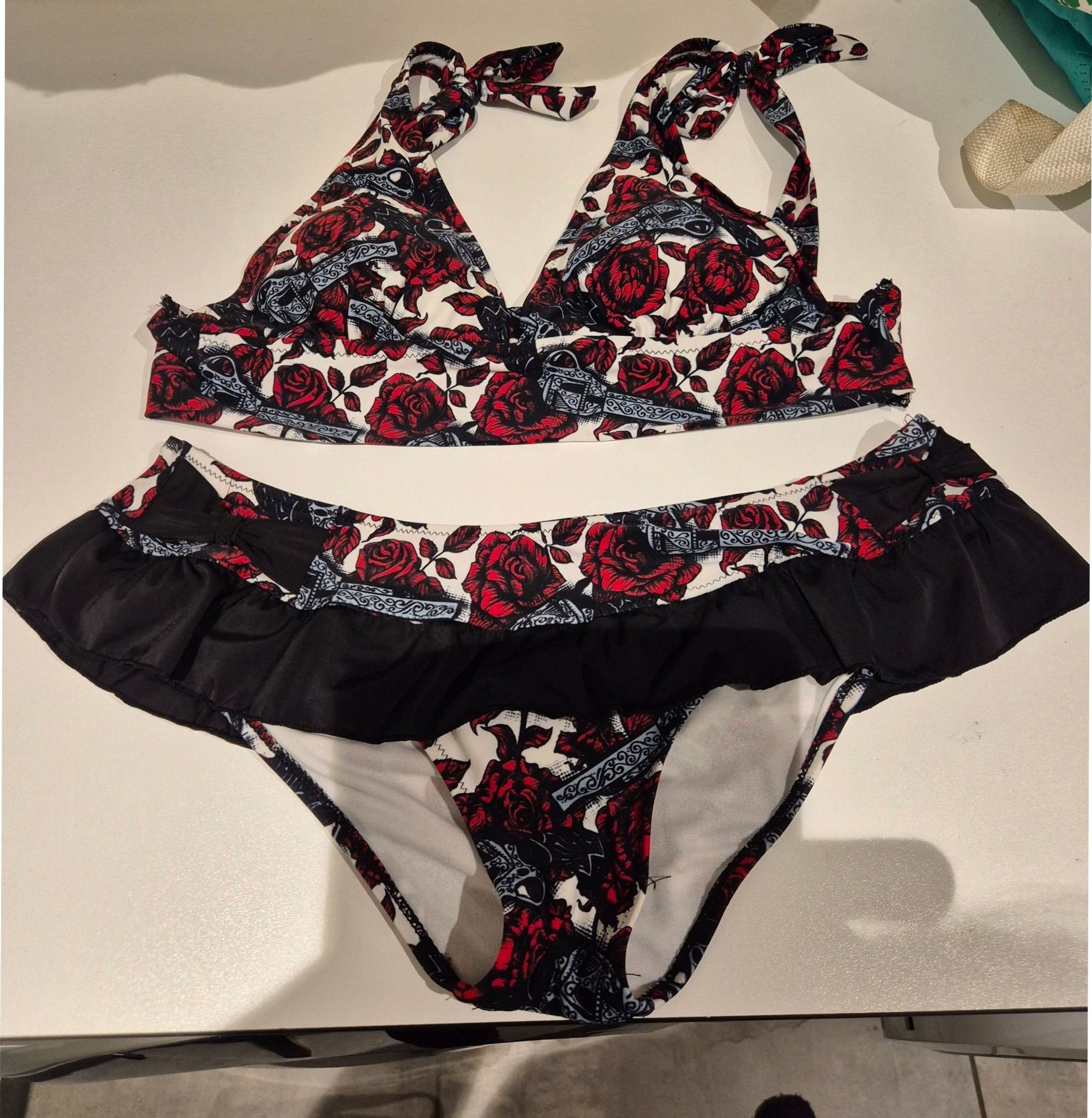 Too Fast Bikini rosor och dödskallar - XL- old .. | Köp på Tradera ...